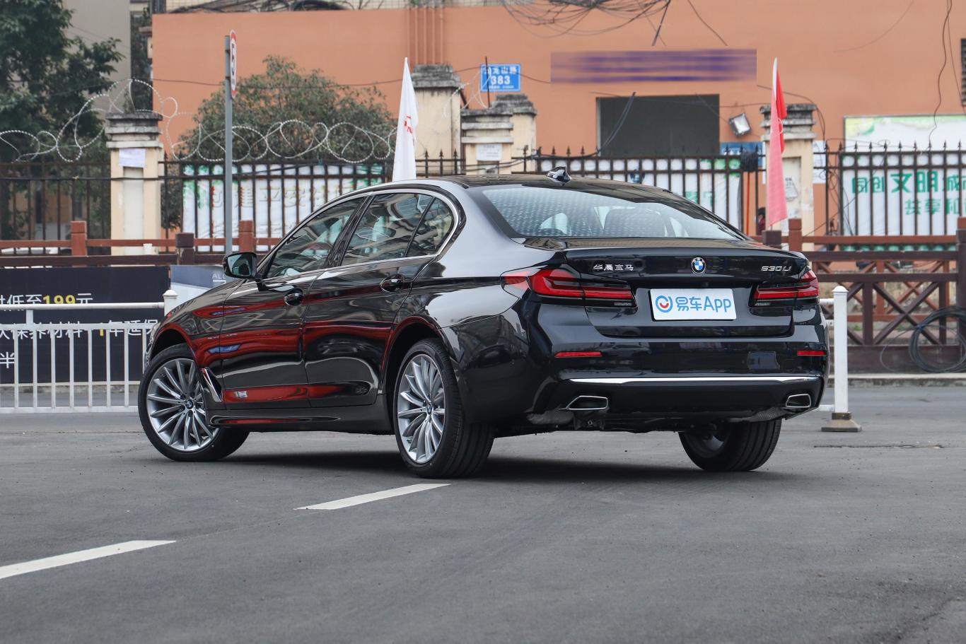 【宝马5系530Li 尊享型 豪华套装侧后45度车头向左水平图片-汽车图片大全】-易车