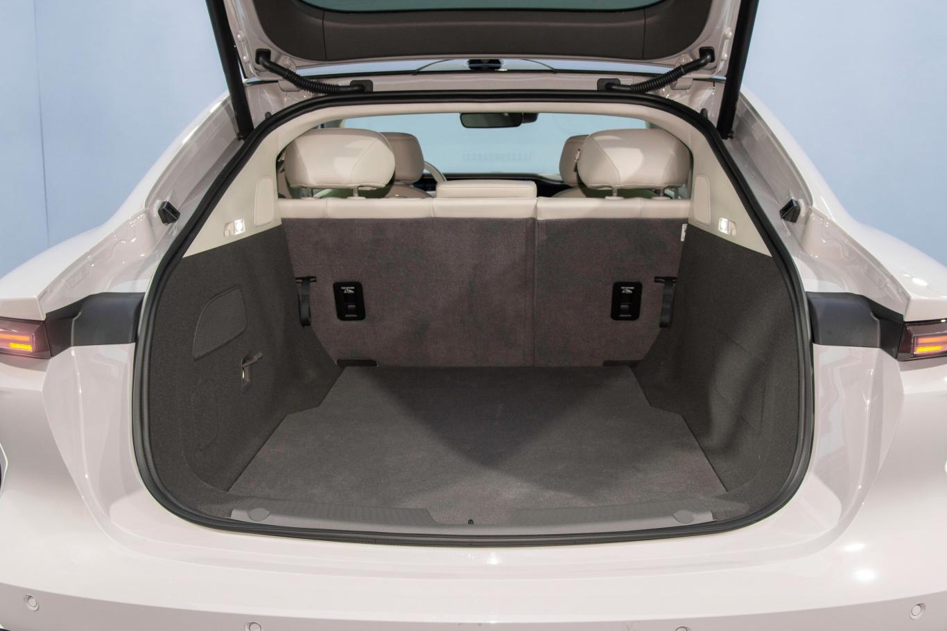 【飞凡F7600km 四驱性能Pro版后备厢空间特写图片-汽车图片大全】-易车