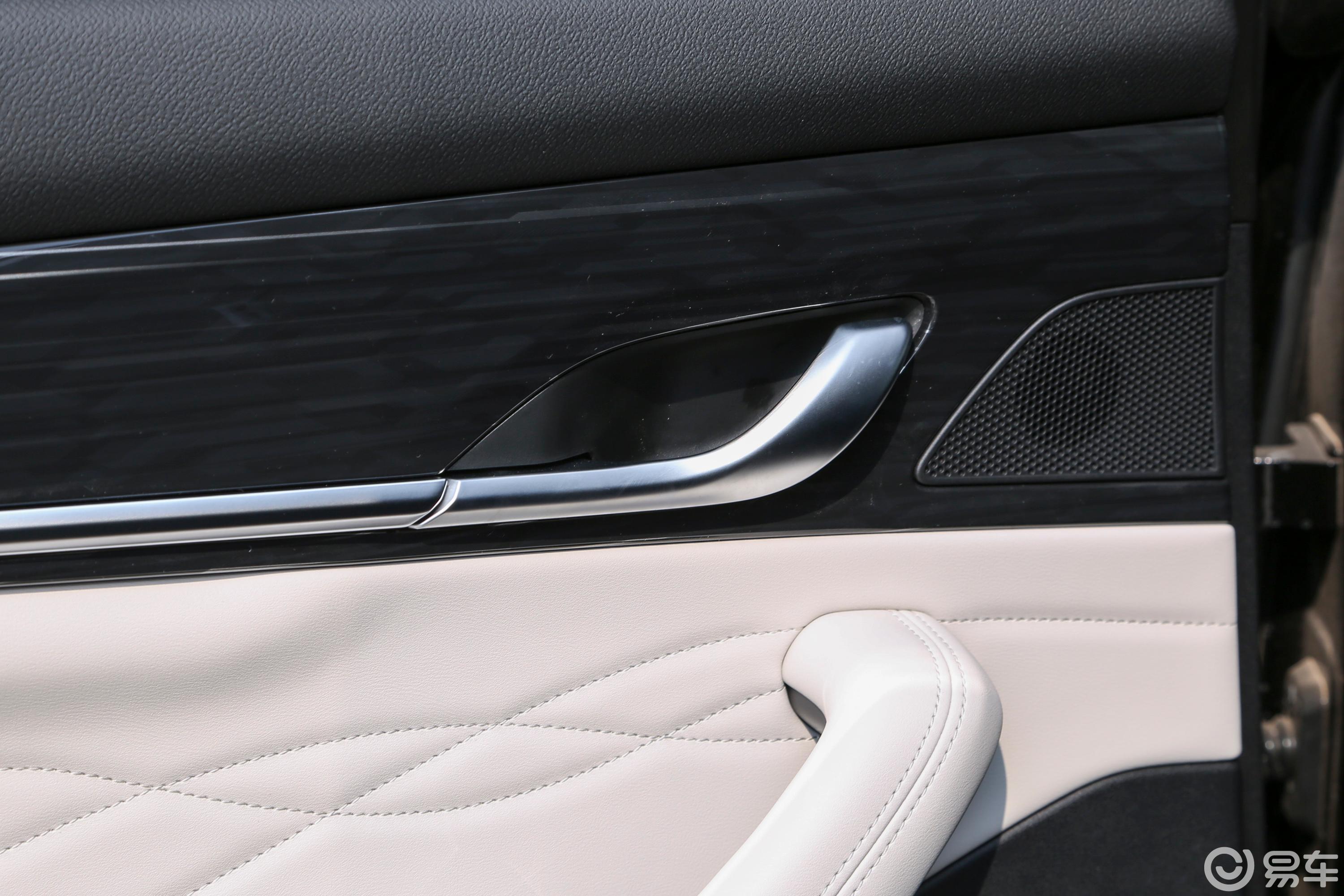 【星越L2.0T 自动两驱旗舰型后排功能图片-汽车图片大全】-易车