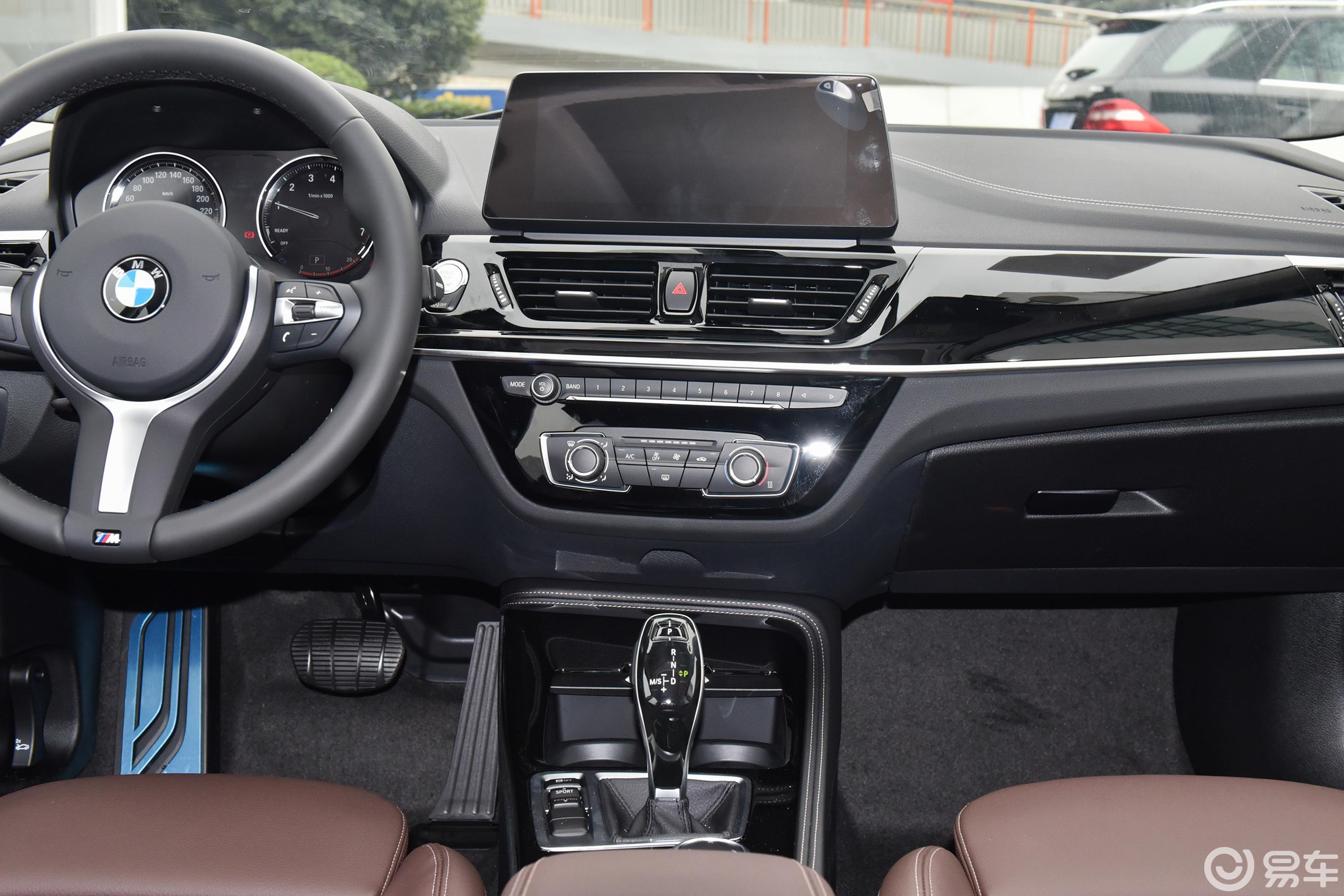 【宝马1系120i M运动曜夜版中控台整体图片-汽车图片大全】-易车