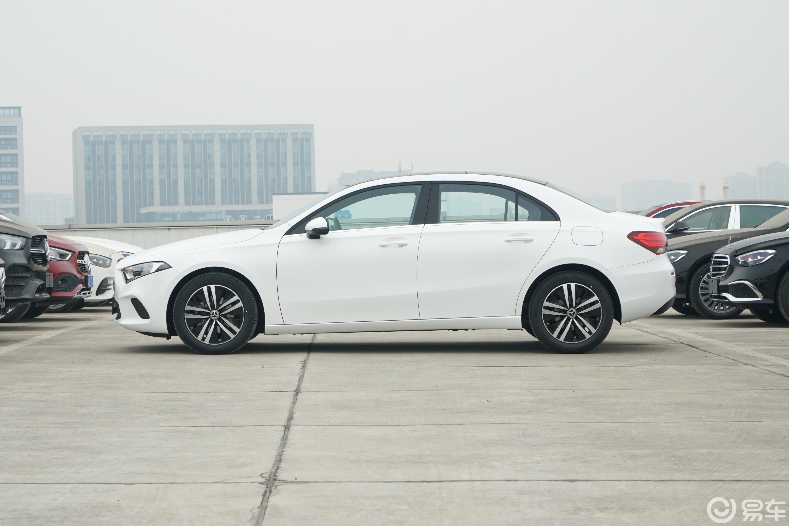 【奔驰A级A 180 L正侧车头向左水平图片-汽车图片大全】-易车