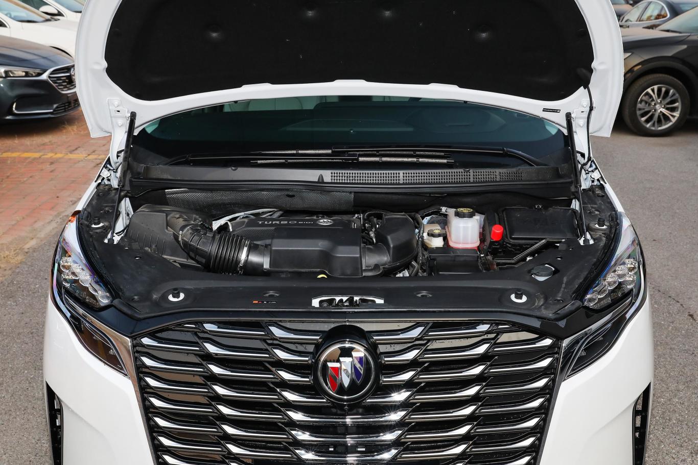 【别克GL8ES陆尊 2.0T 尊享型-和悦版 7座前舱整体图片-汽车图片大全】-易车