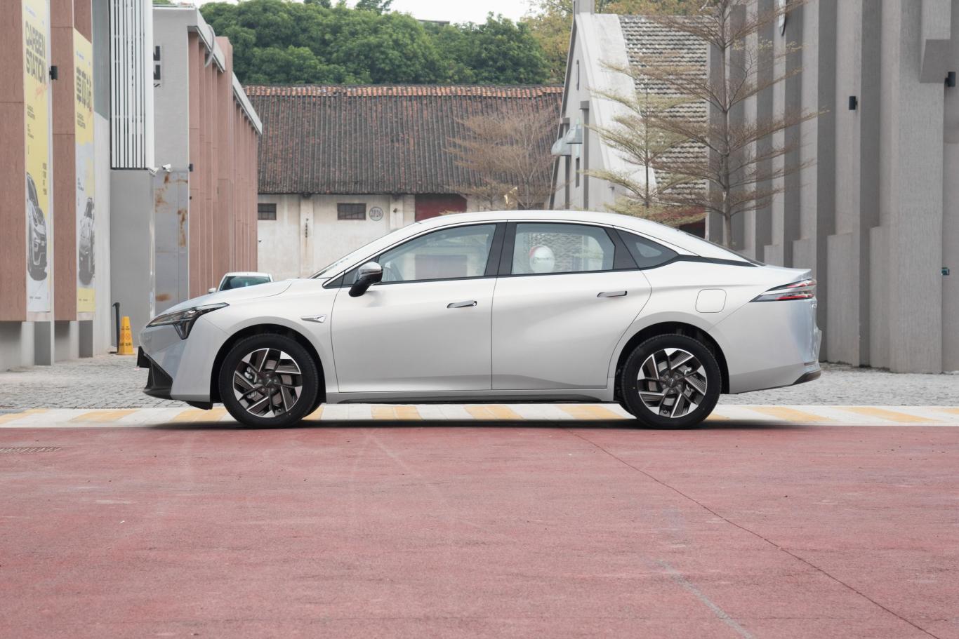 【AION SPlus 510km 70 乐享版 磷酸铁锂 59.4kWh正侧车头向左水平图片-汽车图片大全】-易车