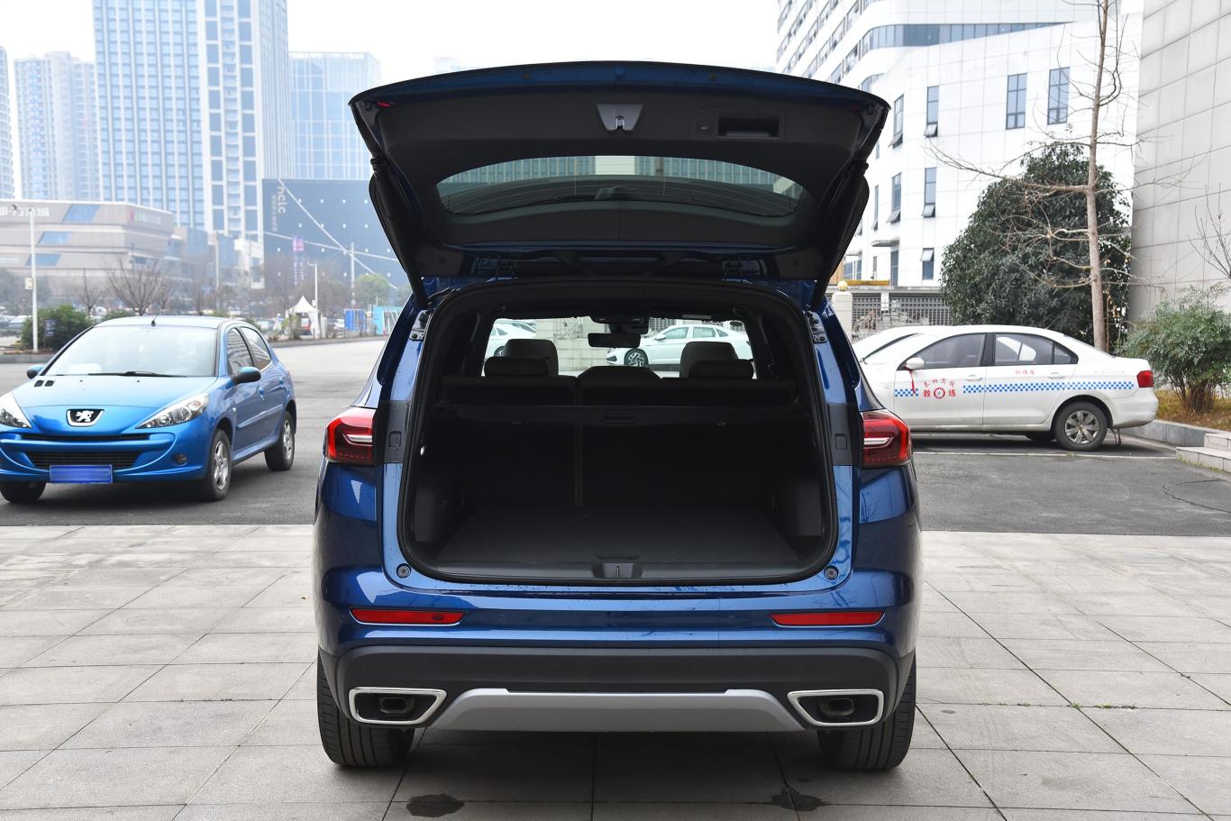 【昂科威昂科威Plus 652T 两驱豪华型后备厢图片-汽车图片大全】-易车