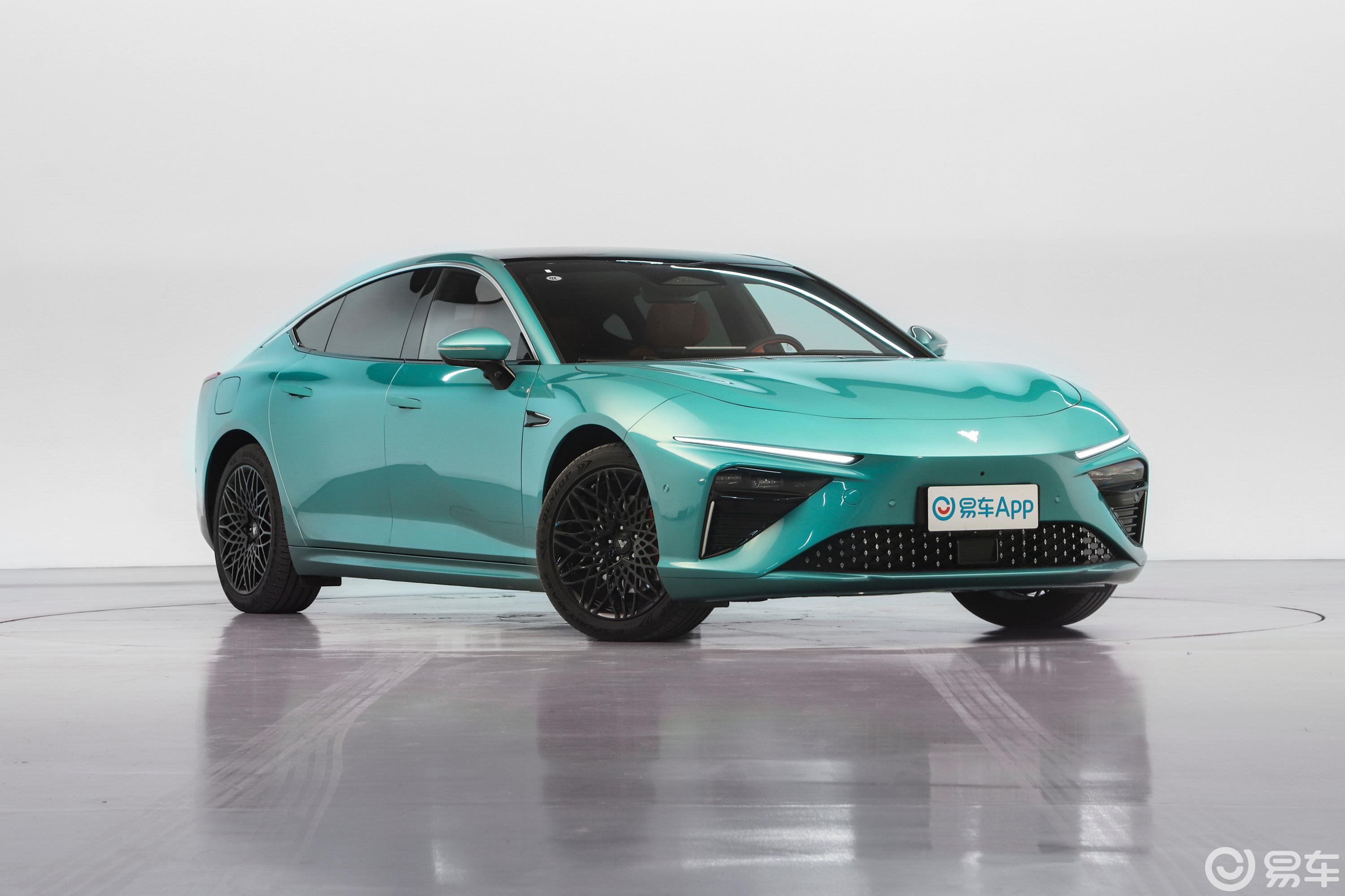 【哪吒S增程版 310km 1160后驱大版侧前45度车头向右水平图片-汽车图片大全】-易车