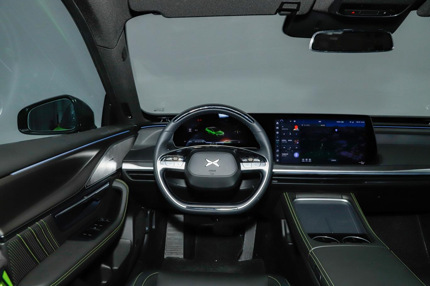 【小鹏P7P7i 610 四驱鹏翼性能版驾驶位区域图片-汽车图片大全】-易车