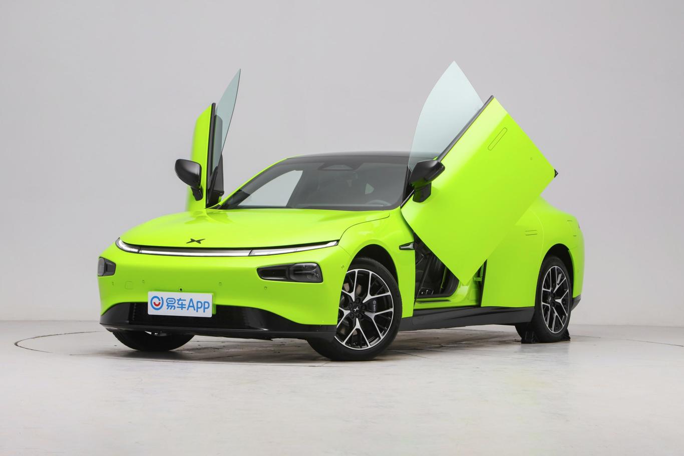 【小鹏P7P7i 610 四驱鹏翼性能版敞篷状态图片-汽车图片大全】-易车