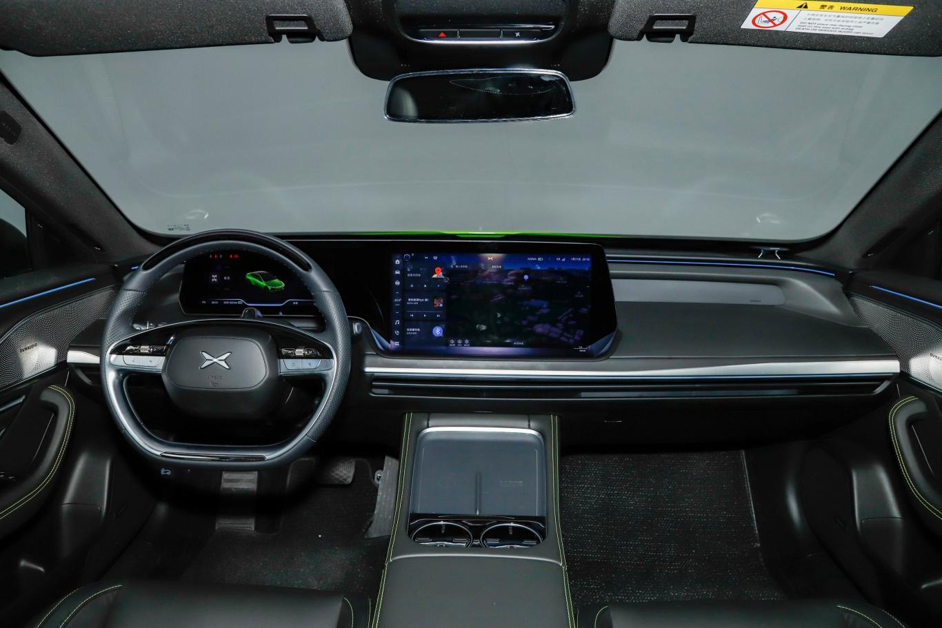 【小鹏P7P7i 610 四驱鹏翼性能版内饰全景正拍图片-汽车图片大全】-易车