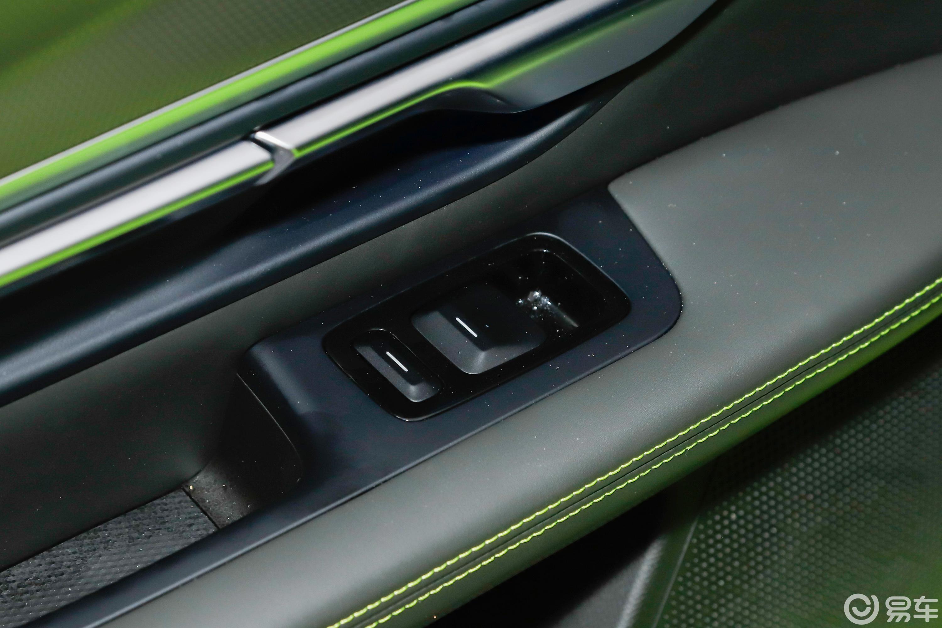 【小鹏P7P7i 610 四驱鹏翼性能版后车窗调节图片-汽车图片大全】-易车