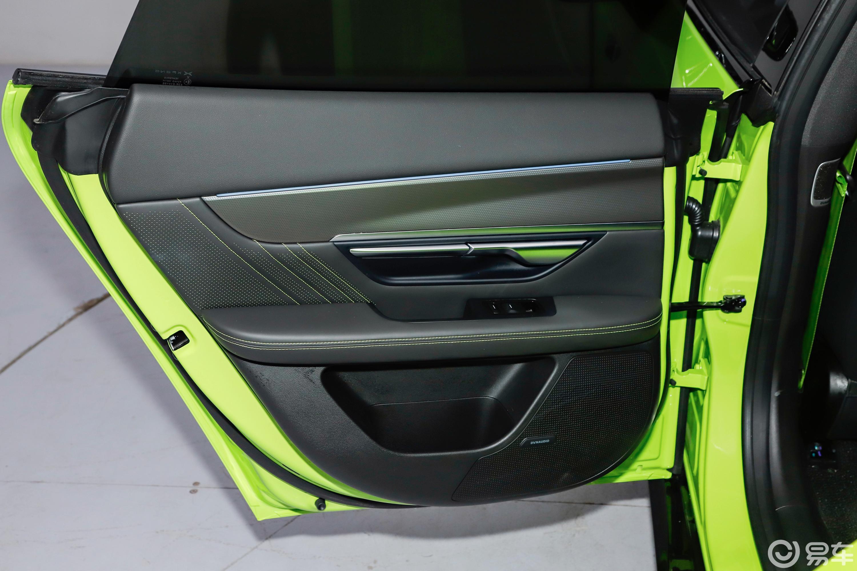 【小鹏P7P7i 610 四驱鹏翼性能版后排功能图片-汽车图片大全】-易车