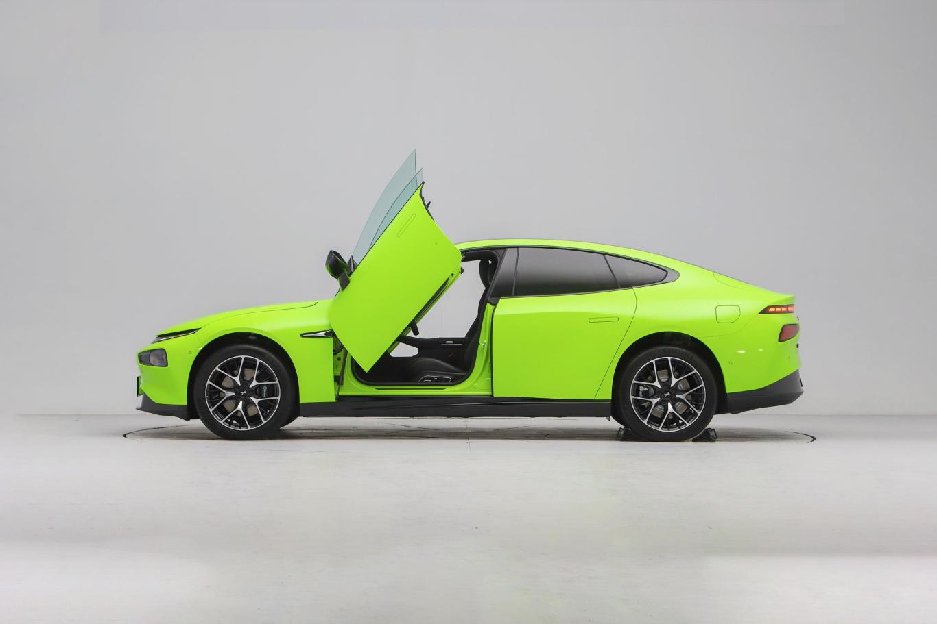 【小鹏P7P7i 610 四驱鹏翼性能版敞篷状态图片-汽车图片大全】-易车