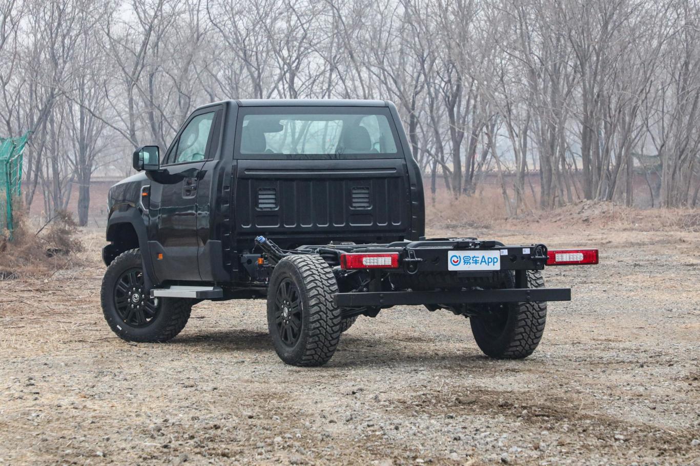 【猛士MS6006.7T 单排底盘旗舰版 3座侧后45度车头向左水平图片-汽车图片大全】-易车