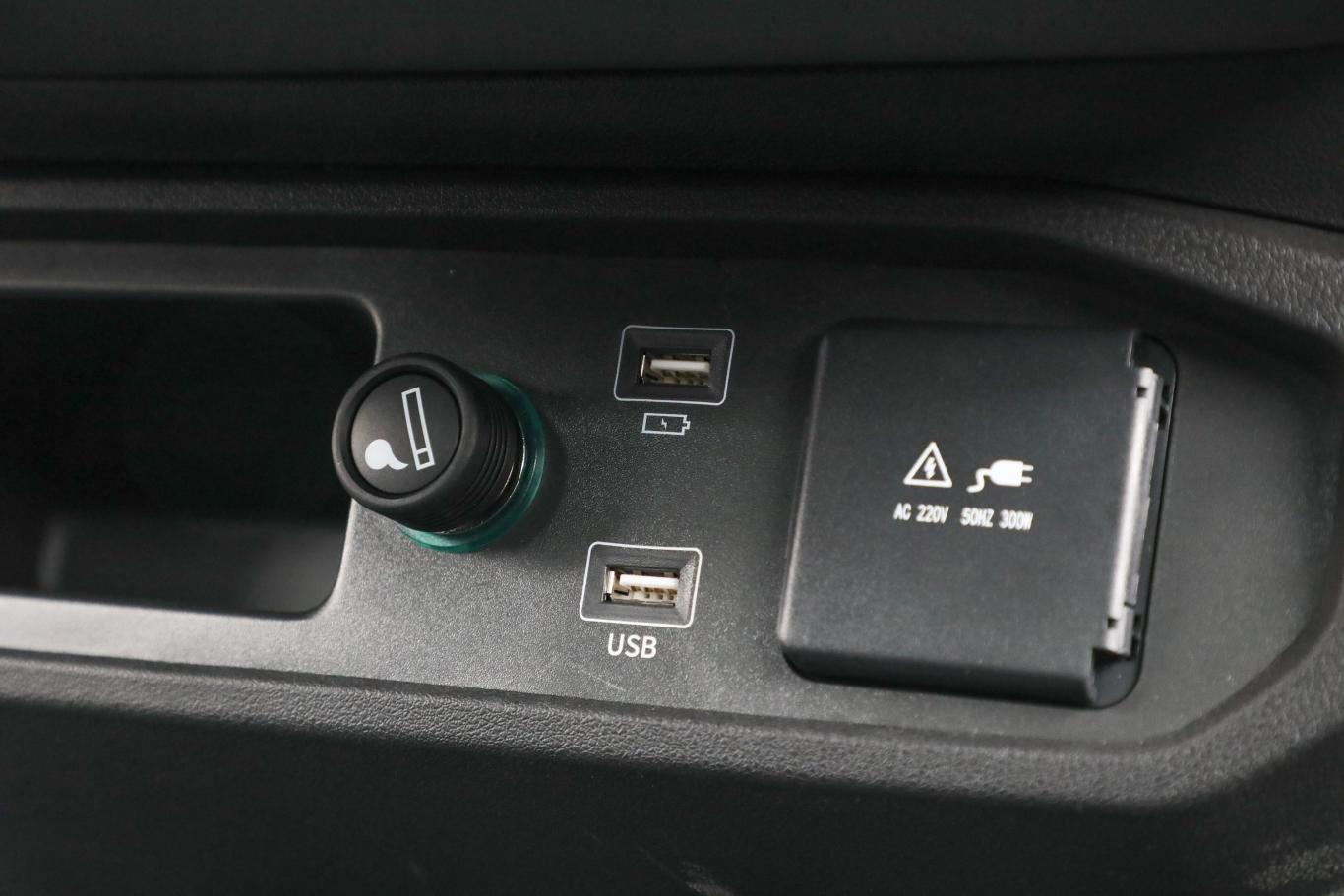 【猛士MS6006.7T 单排底盘旗舰版 3座中控图片-汽车图片大全】-易车