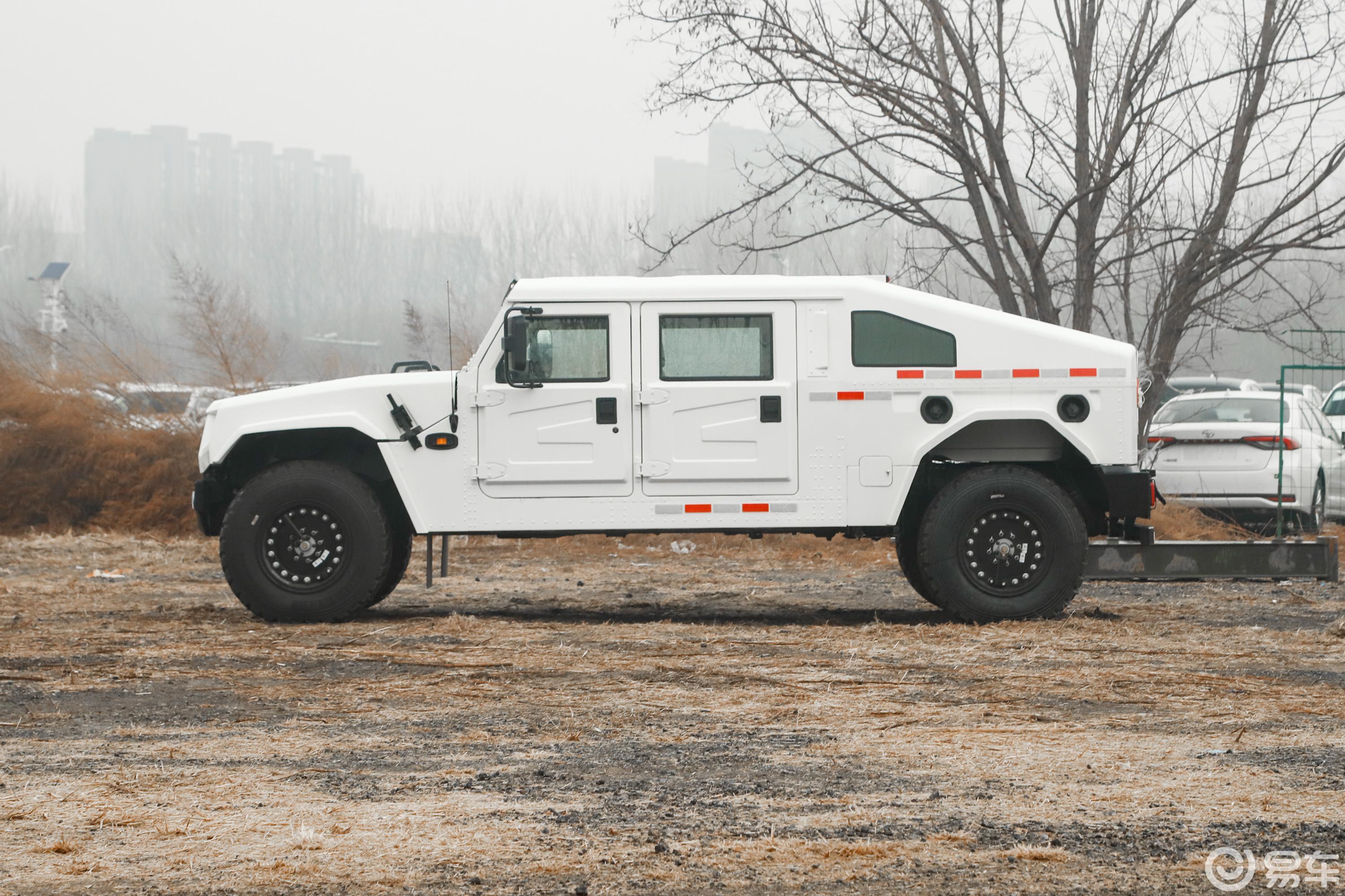 【猛士M50逆行者500 4.0T 溜背厢式正侧车头向左水平图片-汽车图片大全】-易车