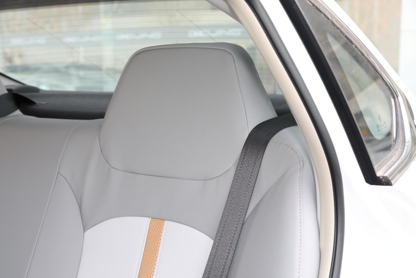 【风神E70改款 Pro 401km 畅行版 三元锂后排空间图片-汽车图片大全】-易车