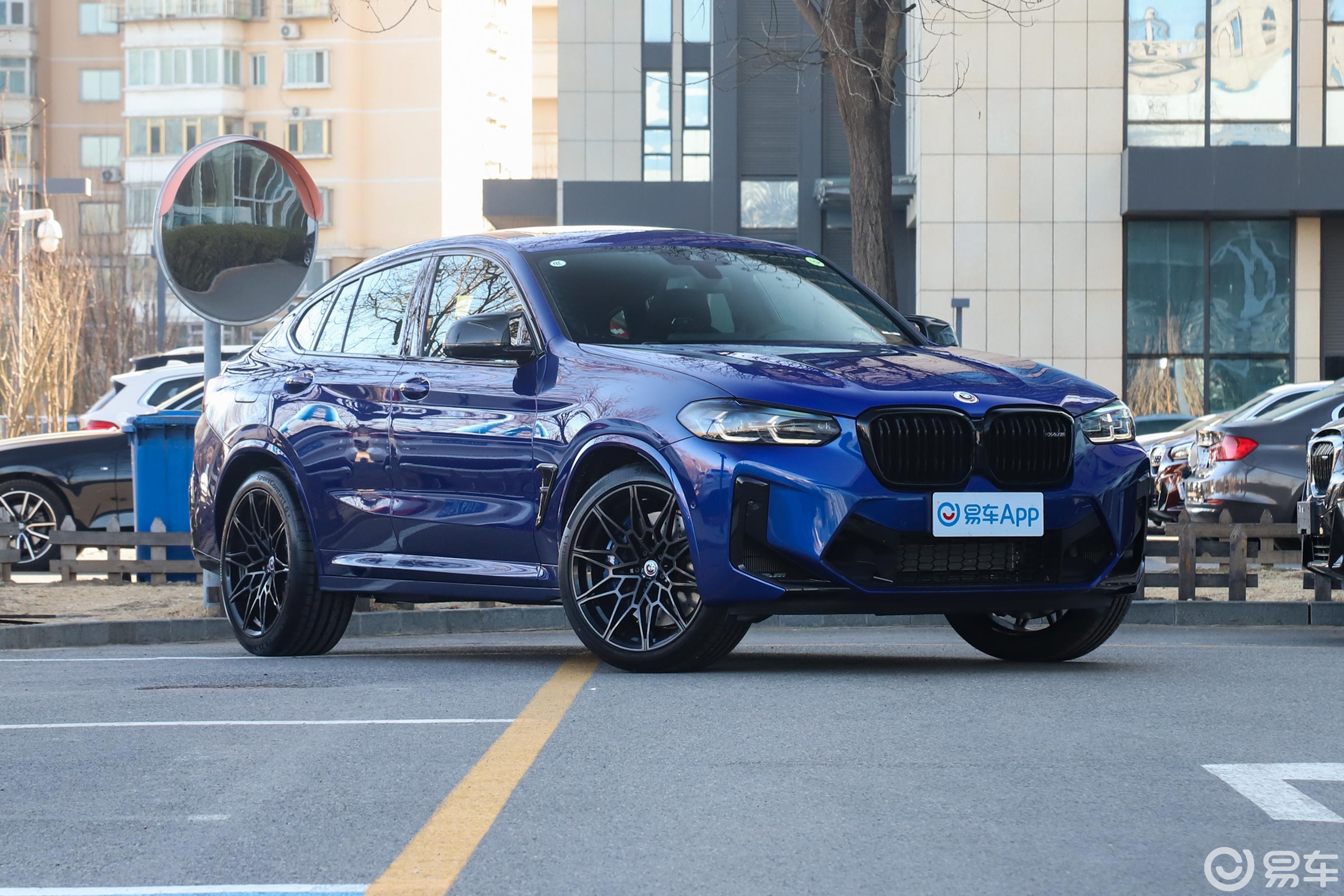 【宝马X4 M50周年版 X4 M 雷霆版侧前45度车头向右水平图片-汽车图片大全】-易车