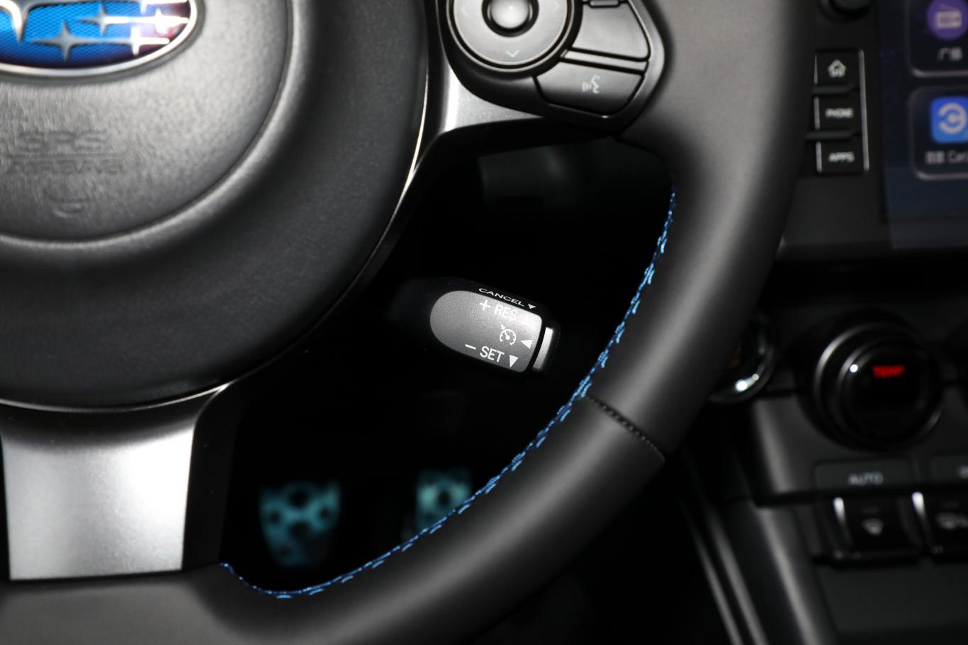 【斯巴鲁BRZ10周年纪念版 2.4L 手动版主驾驶位图片-汽车图片大全】-易车