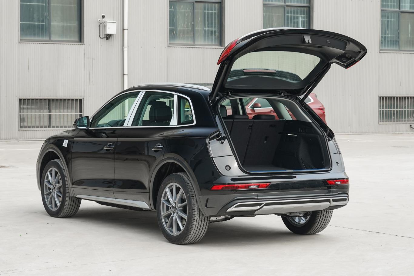 【奥迪Q5L40 TFSI 豪华致雅型后备厢开启45度侧拍图片-汽车图片大全】-易车