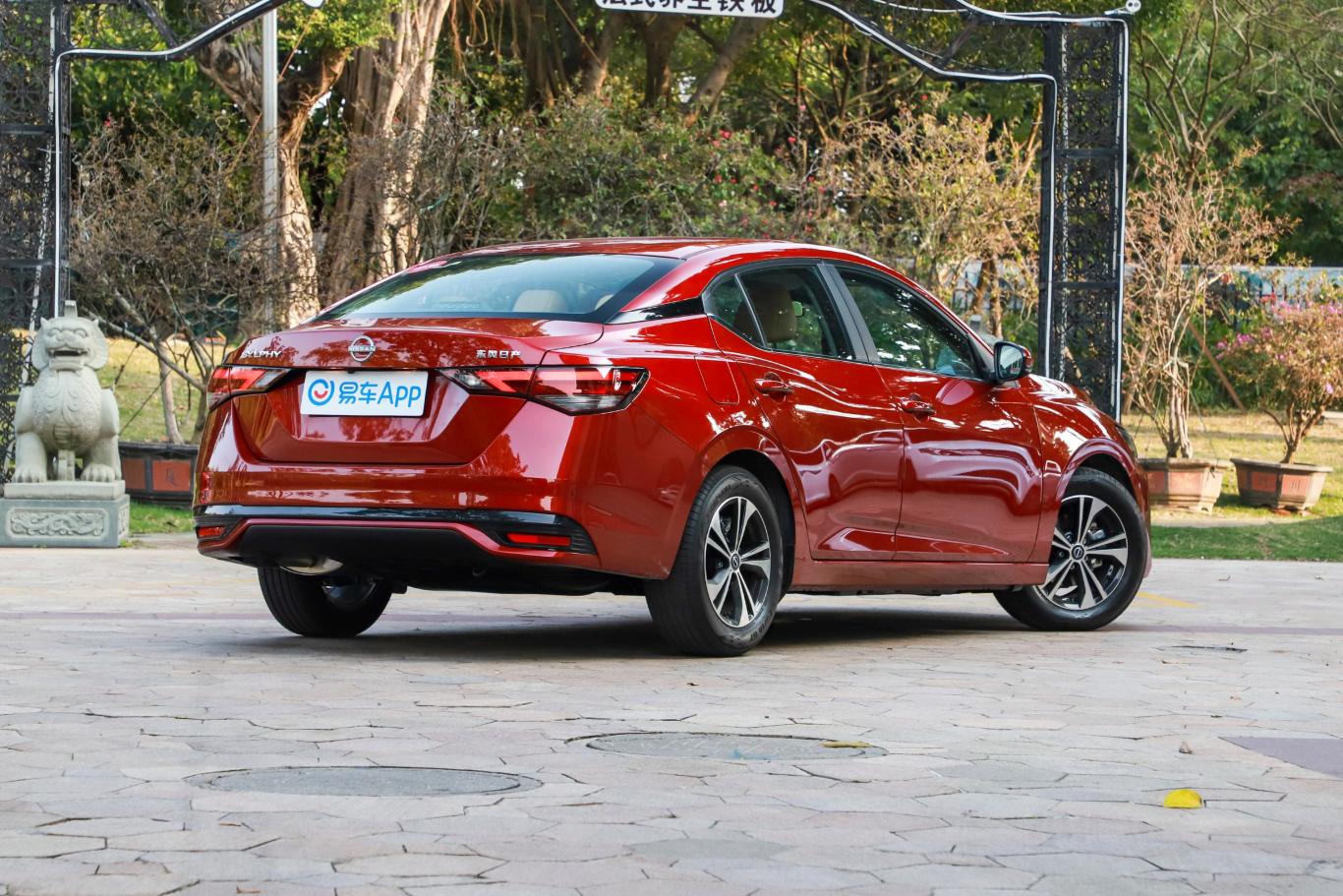 【轩逸1.6L 智驾版侧后45度车头向右水平图片-汽车图片大全】-易车