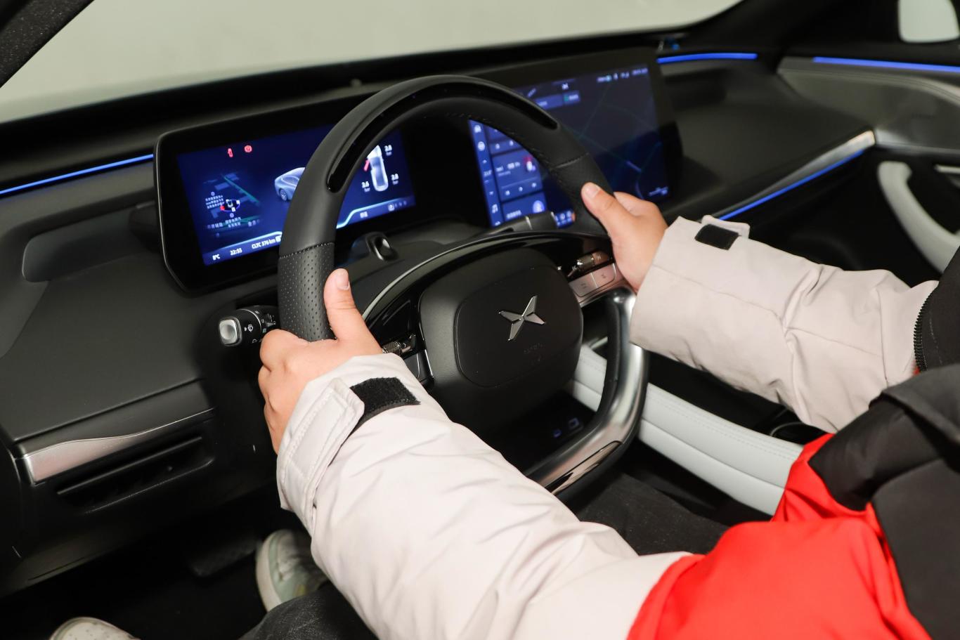 【小鹏P7P7i 610 四驱Max性能版主驾驶位图片-汽车图片大全】-易车