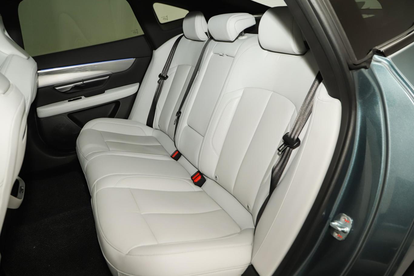 【小鹏P7P7i 610 四驱Max性能版后排座椅图片-汽车图片大全】-易车