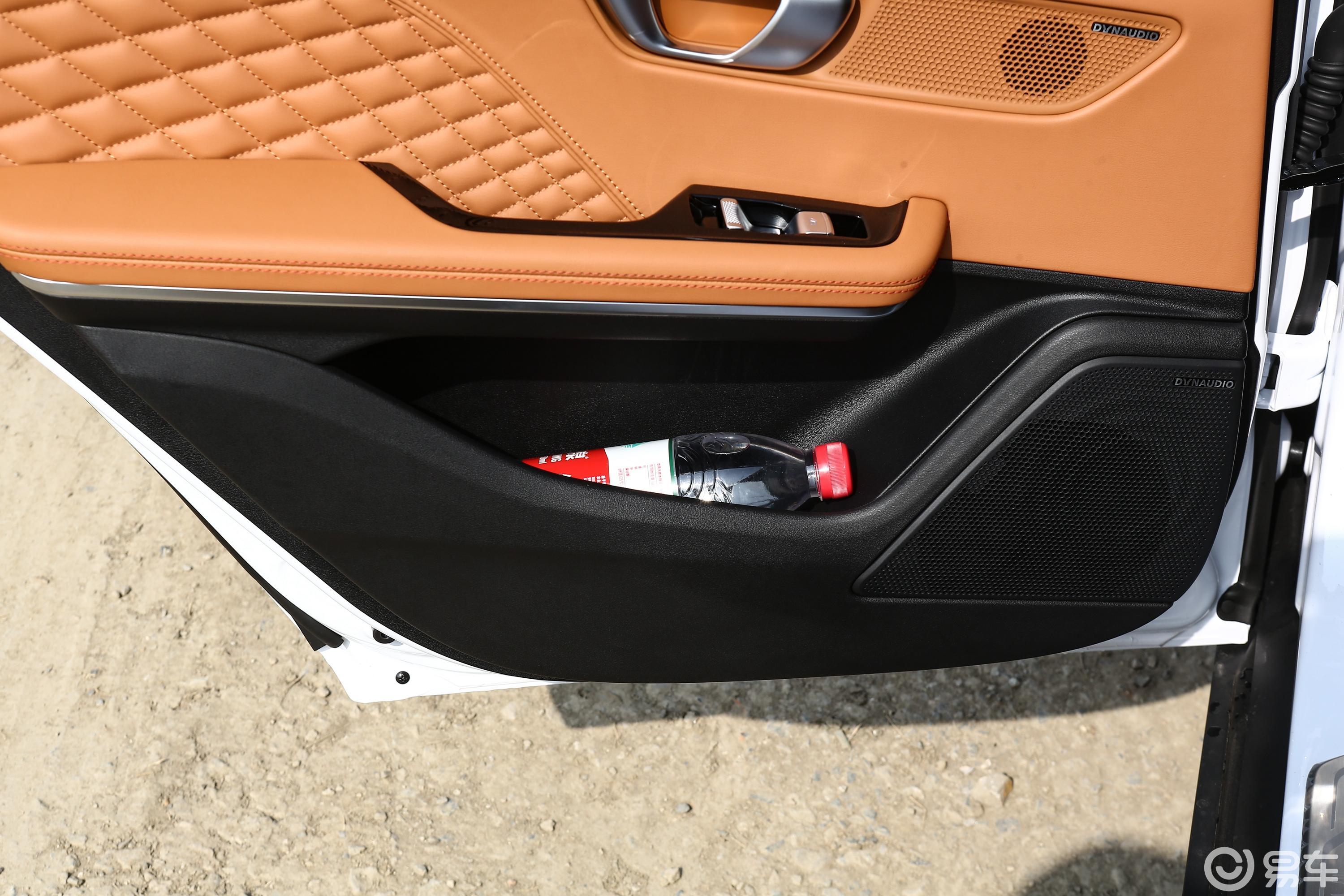 【汉EV 冠军版 610km 四驱旗舰型后排空间图片-汽车图片大全】-易车