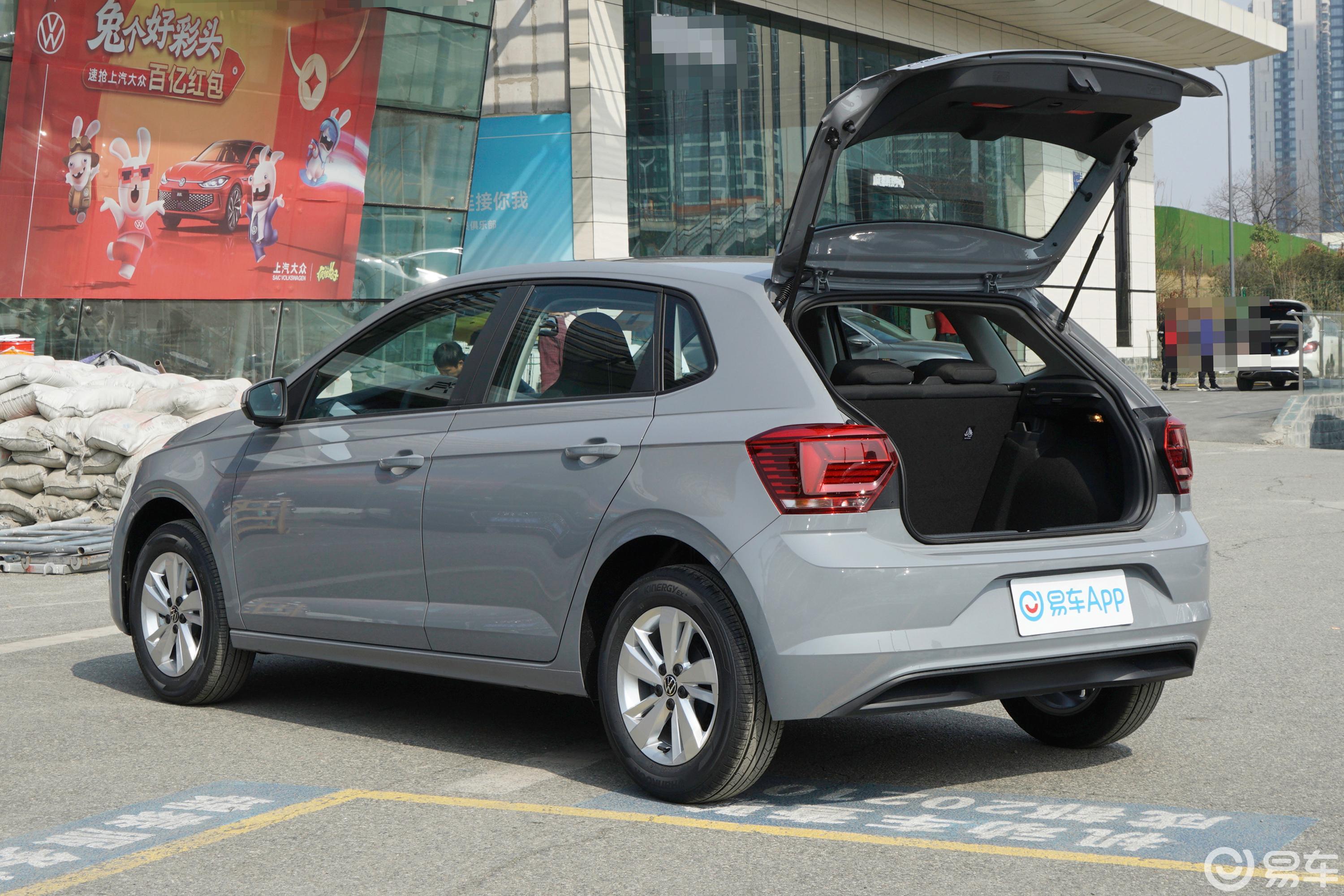 【PoloPlus 1.5L 自动全景乐享版后备厢开启45度侧拍图片-汽车图片大全】-易车