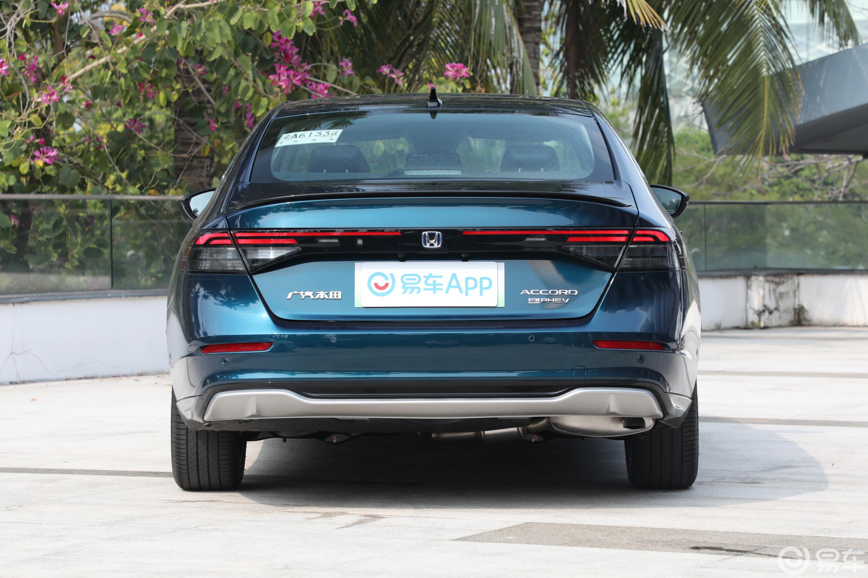 【雅阁 插电混动e:PHEV 2.0L 82km 旗舰版正后水平图片-汽车图片大全】-易车