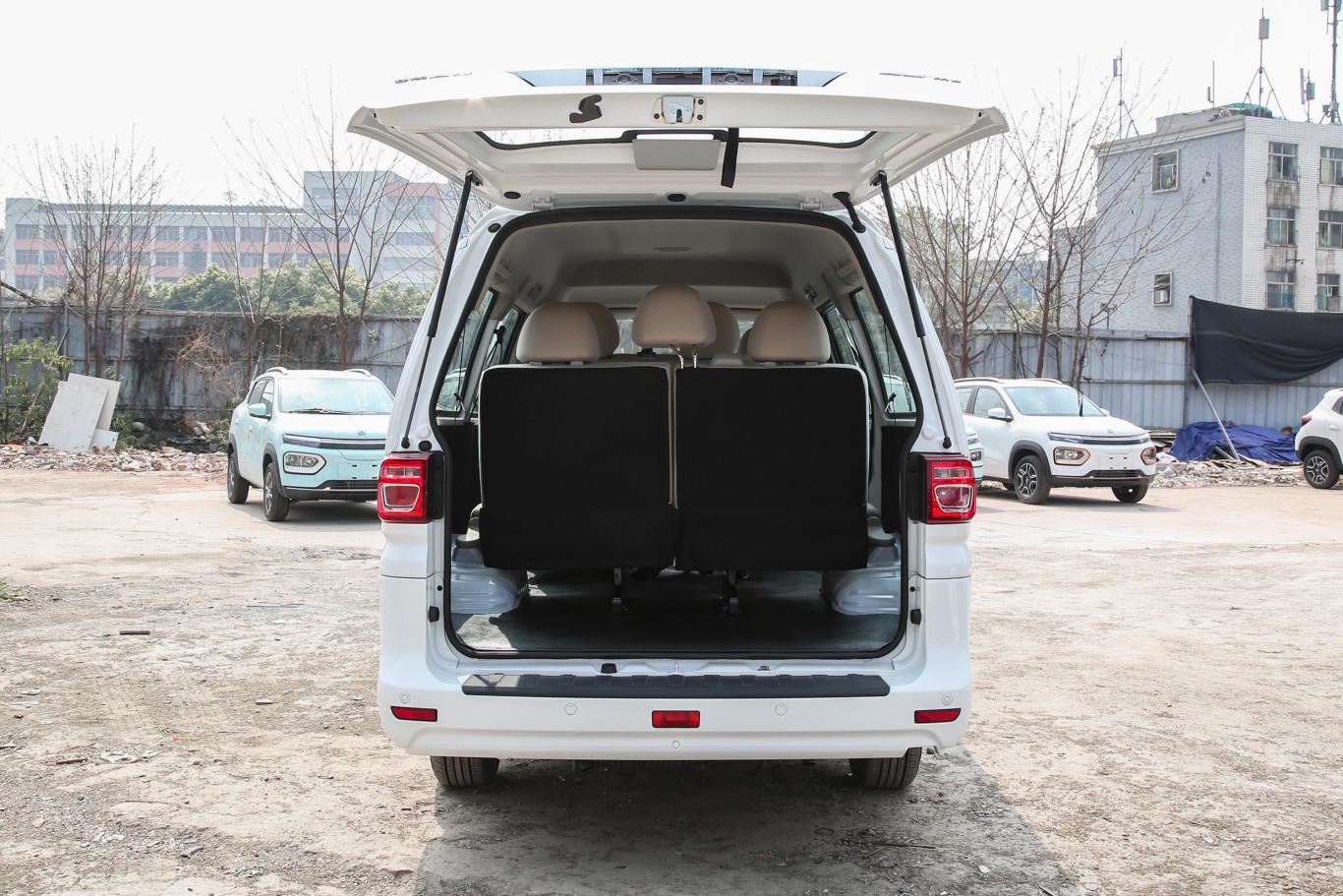 【菱智M5L 1.6L 基本型 7座后备厢图片-汽车图片大全】-易车