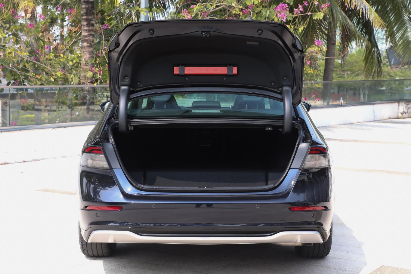 【雅阁 e:PHEV2.0L 82km 旗舰版后备厢图片-汽车图片大全】-易车