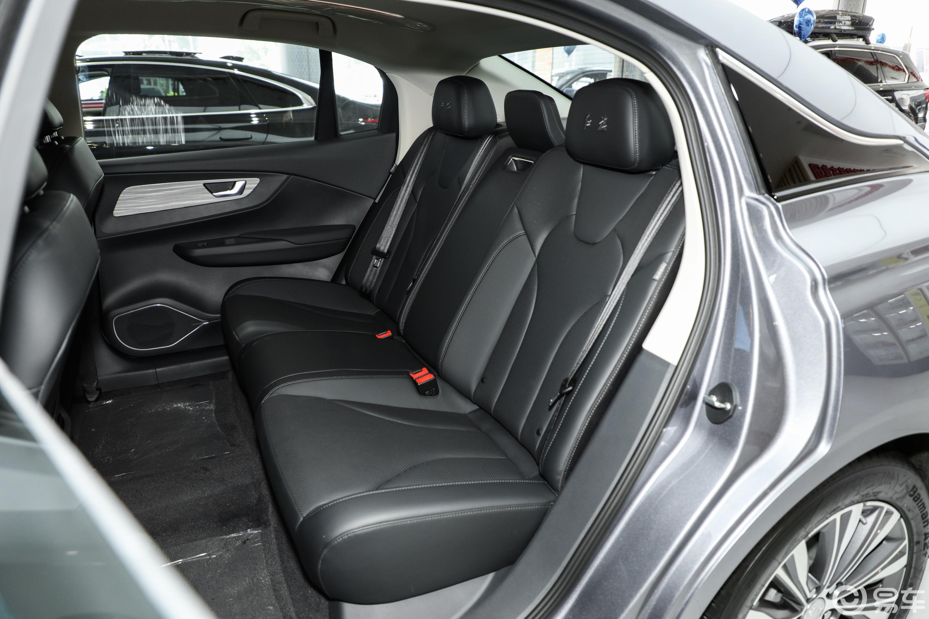 【红旗E-QM5PLUS 620km后排座椅图片-汽车图片大全】-易车