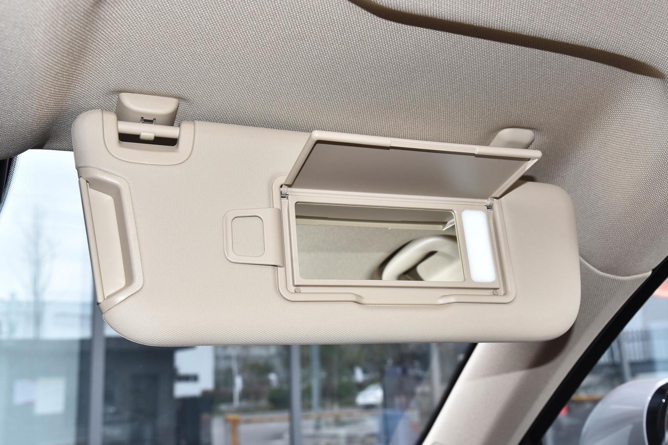 【奔腾T992.0T 尊享型(8AT)副驾驶位图片-汽车图片大全】-易车