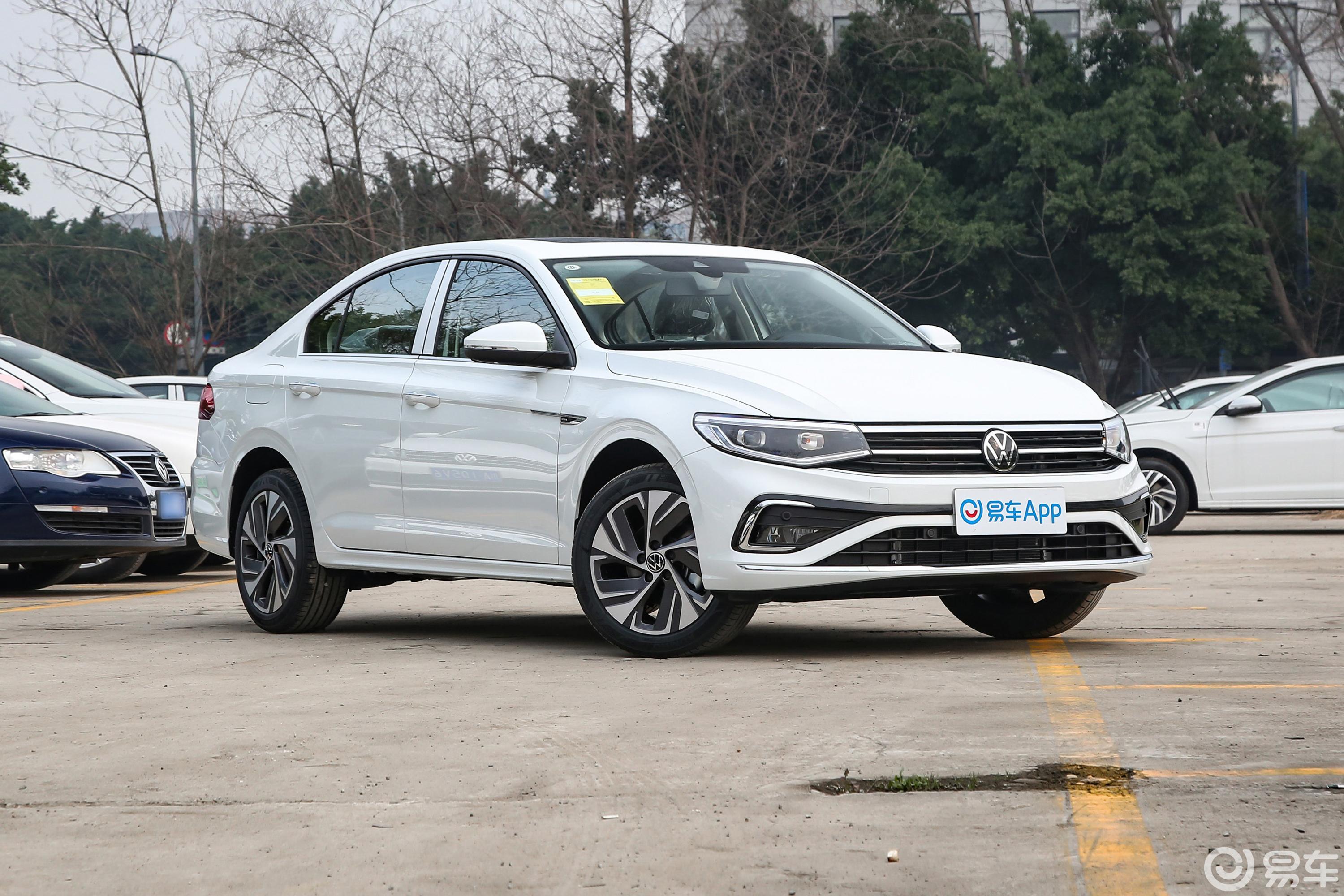 【宝来300TSI 双离合尊行版侧前45度车头向右水平图片-汽车图片大全】-易车