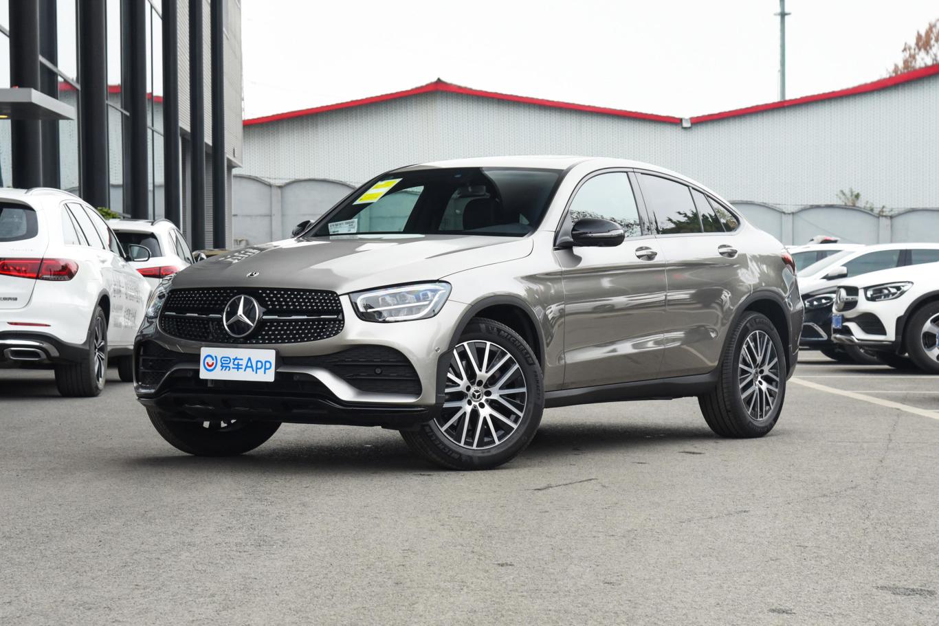 【奔驰GLC轿跑GLC 260 4MATIC 轿跑SUV侧前45度车头向左水平图片-汽车图片大全】-易车