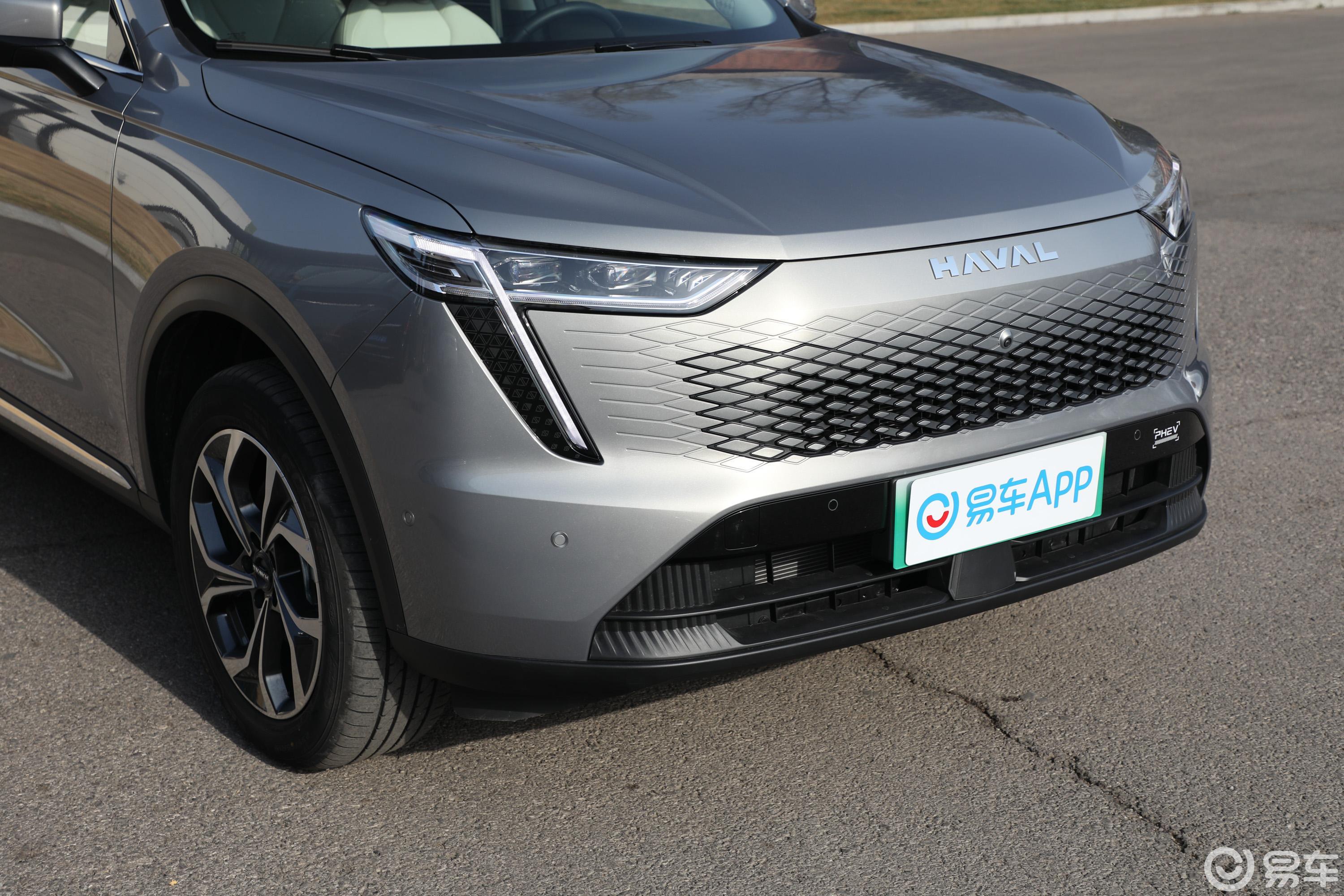 【哈弗枭龙MAX1.5L 105km 四驱智能旗舰版前格栅侧俯拍图片-汽车图片大全】-易车