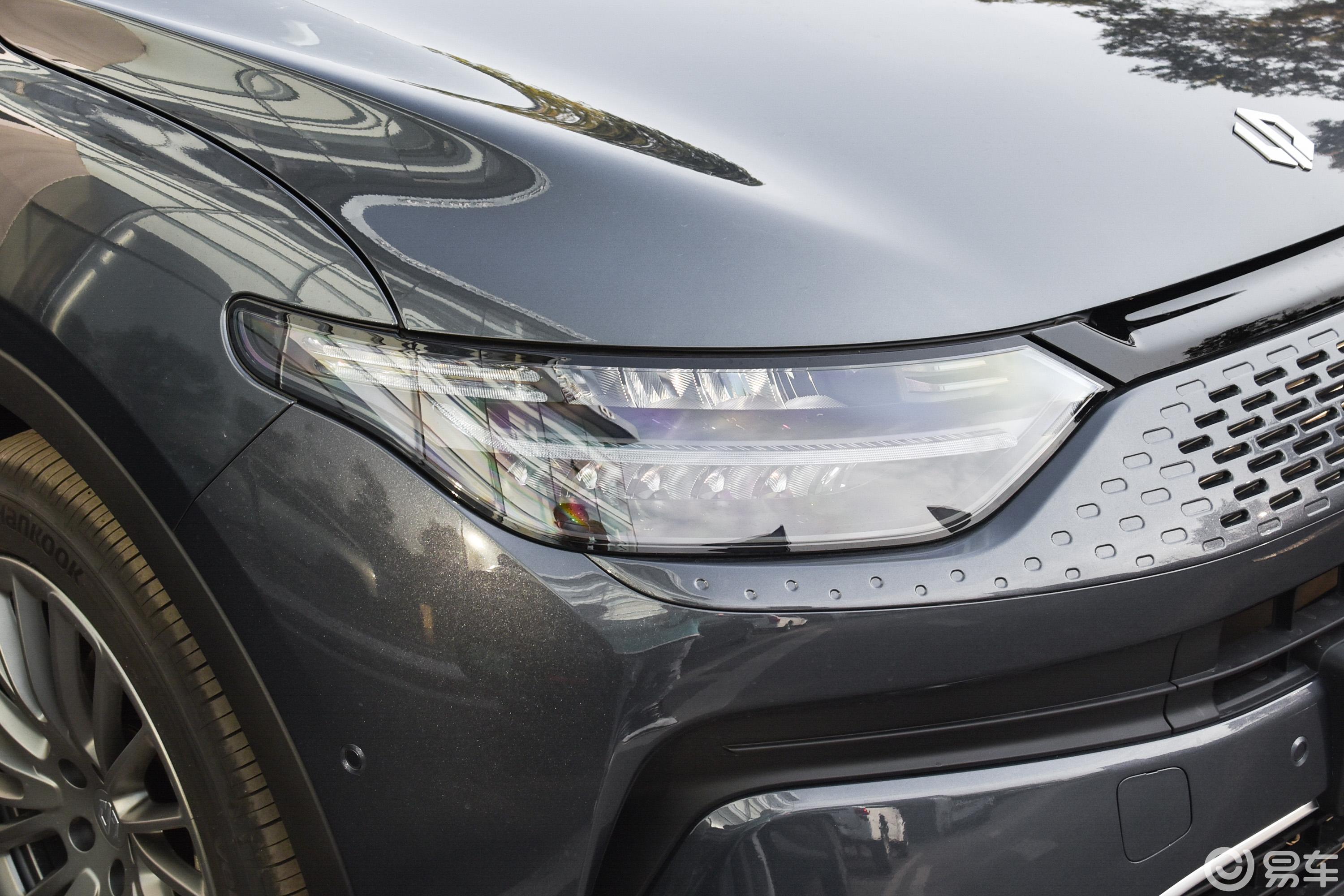 【零跑C11 增程版285km 285智享版大灯侧45度俯拍图片-汽车图片大全】-易车