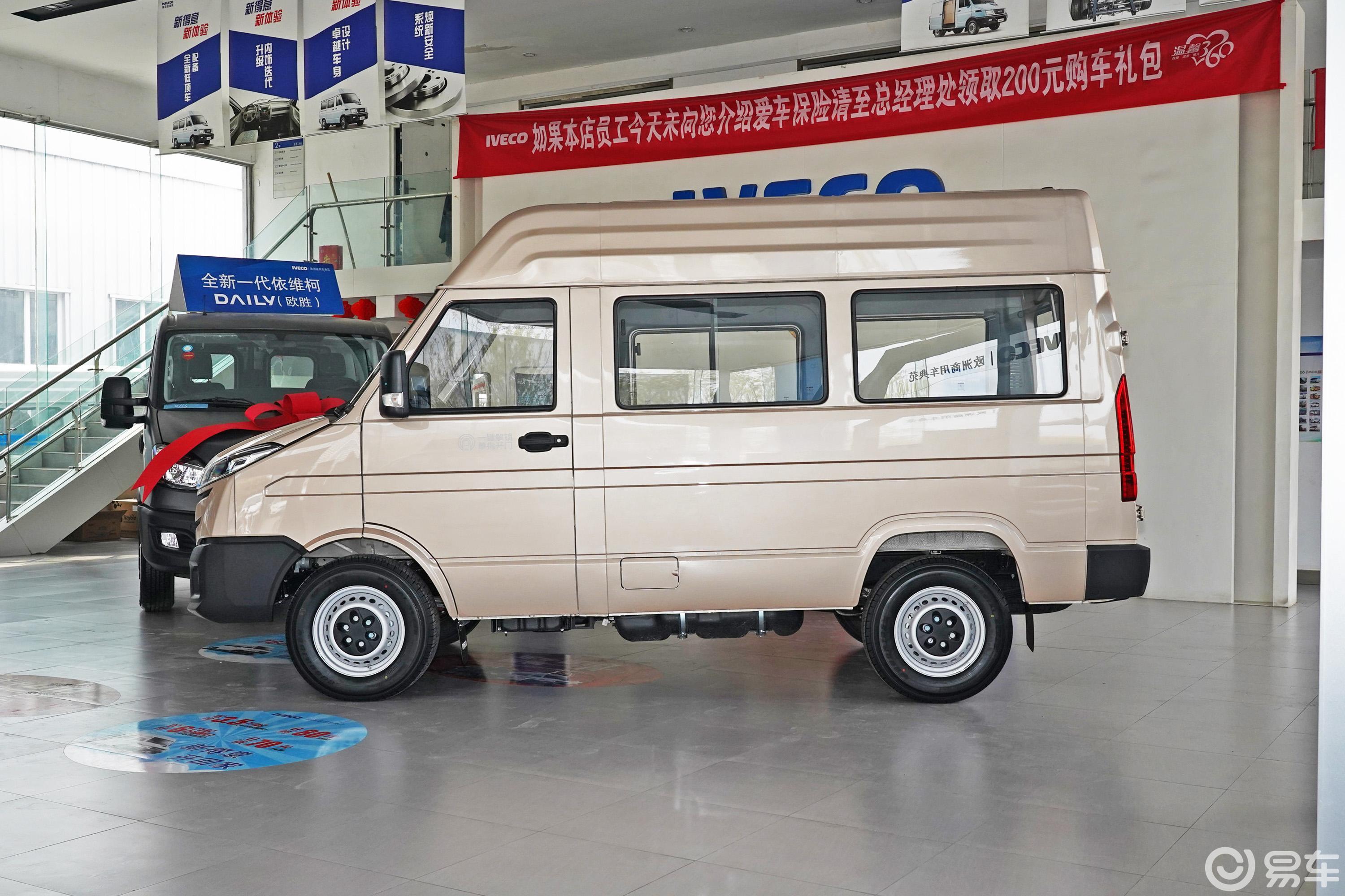 【依维柯得意短轴中顶标准版 6座正侧车头向左水平图片-汽车图片大全】-易车