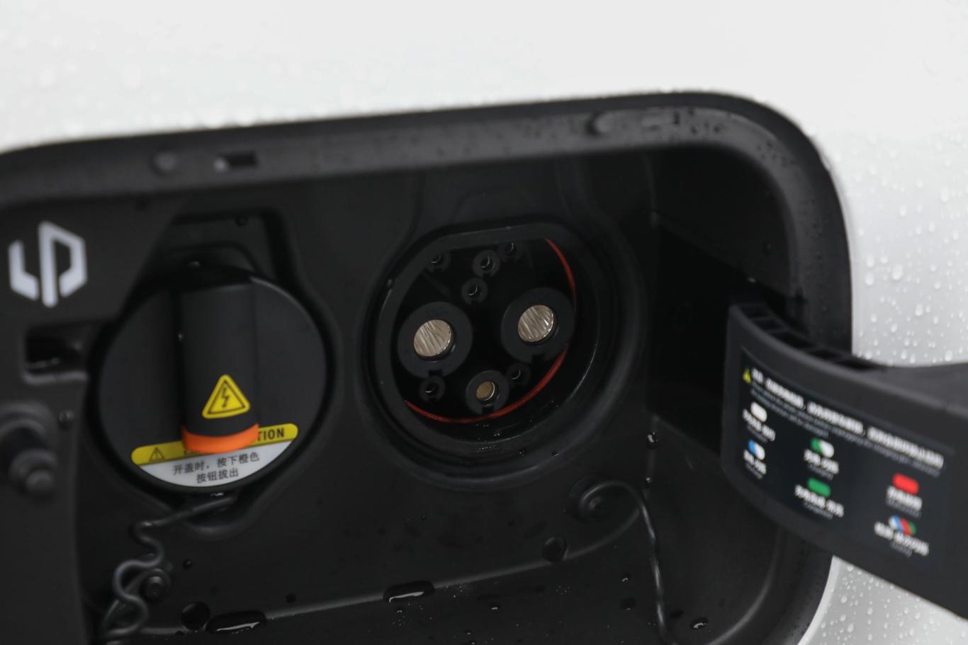 【零跑C01525km 525后驱舒享版快充充电口图片-汽车图片大全】-易车