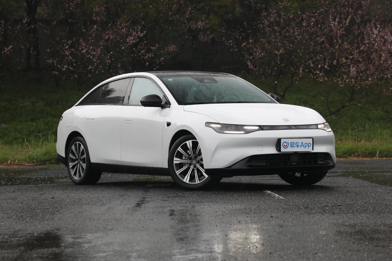 【零跑C01525km 525后驱舒享版侧前45度车头向右水平图片-汽车图片大全】-易车