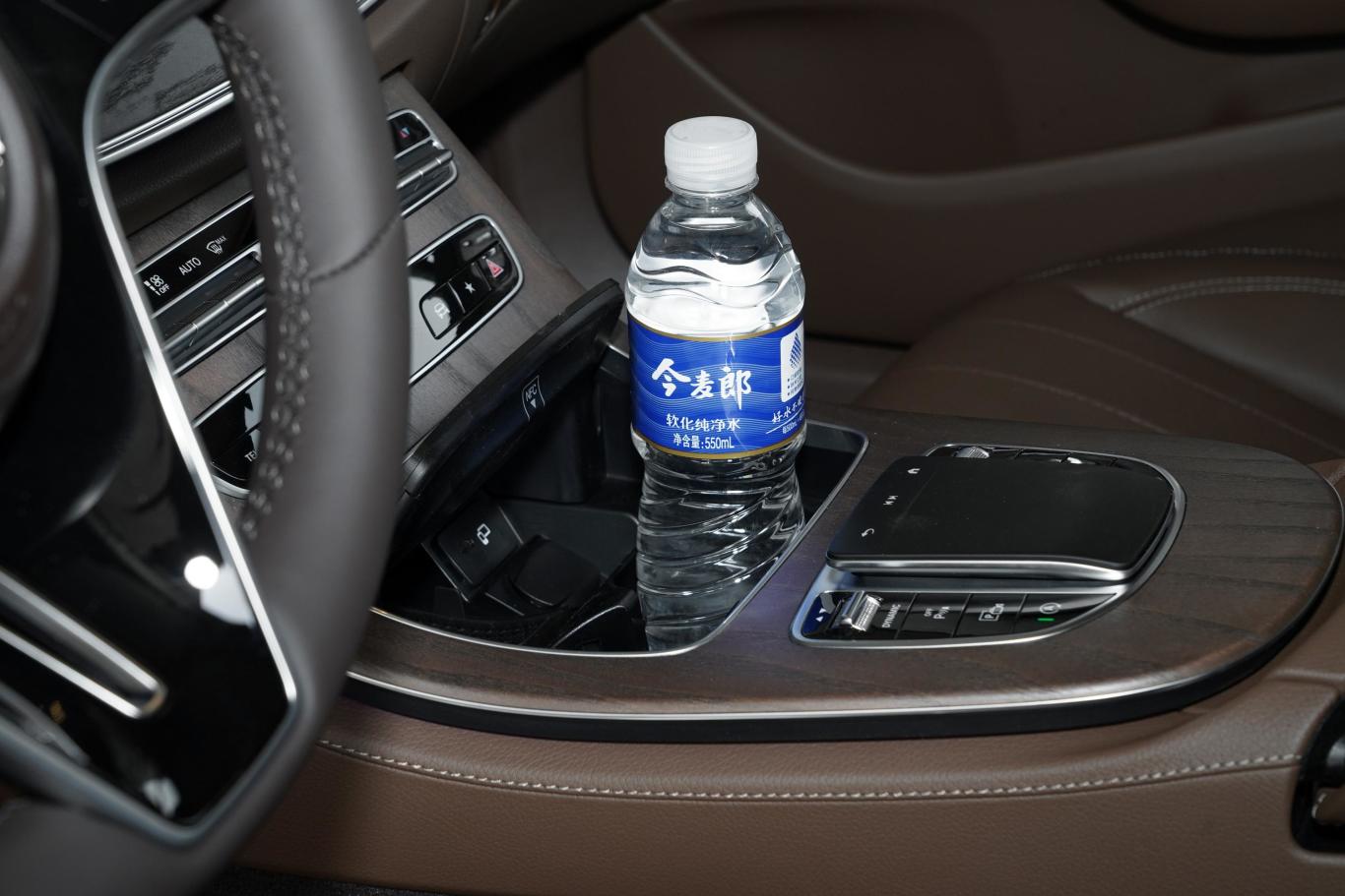 【奔驰E级改款 E 300 L 豪华型前排杯架图片-汽车图片大全】-易车