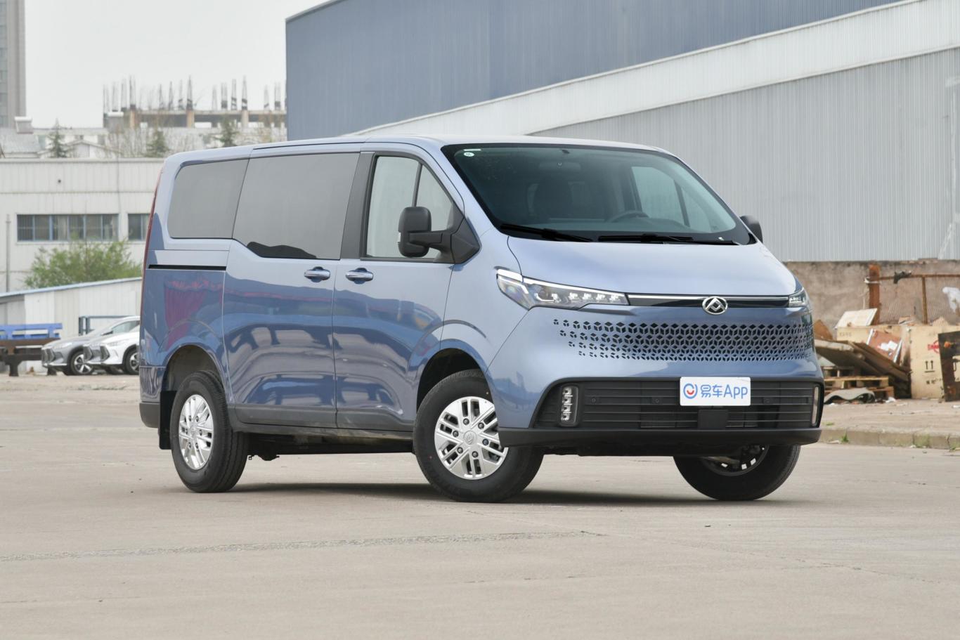 【新途V702.0T 手动短轴低顶精英版93kW 6座侧前45度车头向右水平图片-汽车图片大全】-易车