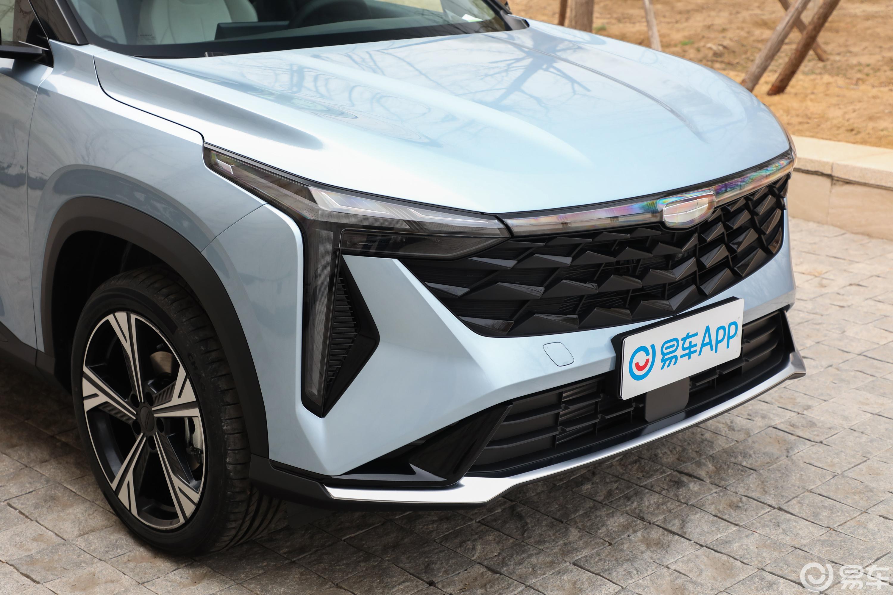 【博越博越COOL 1.5T 智尊型前格栅侧俯拍图片-汽车图片大全】-易车