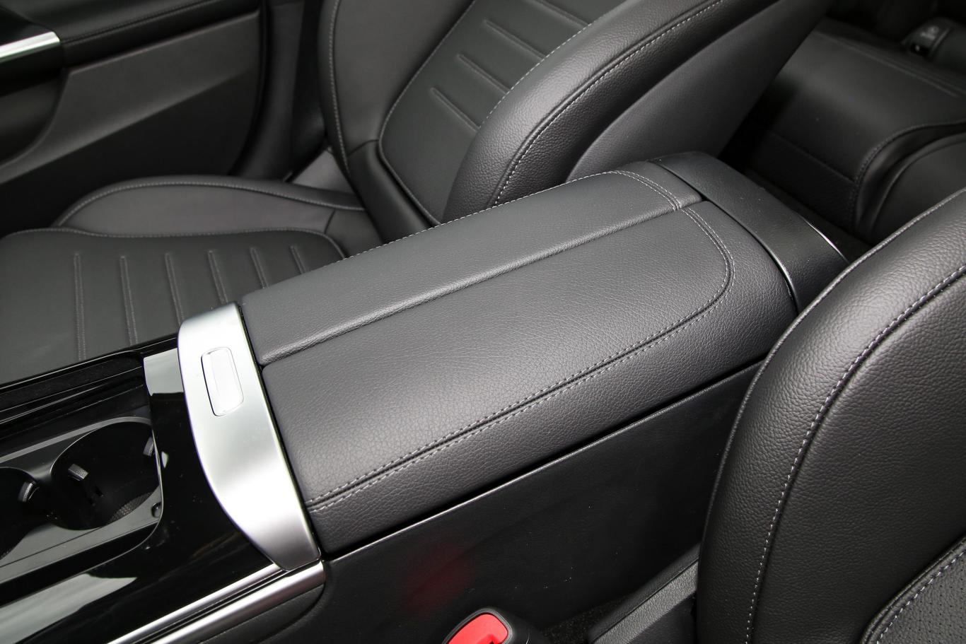 【奔驰C级改款 C 260 L 运动版前排中央扶手图片-汽车图片大全】-易车