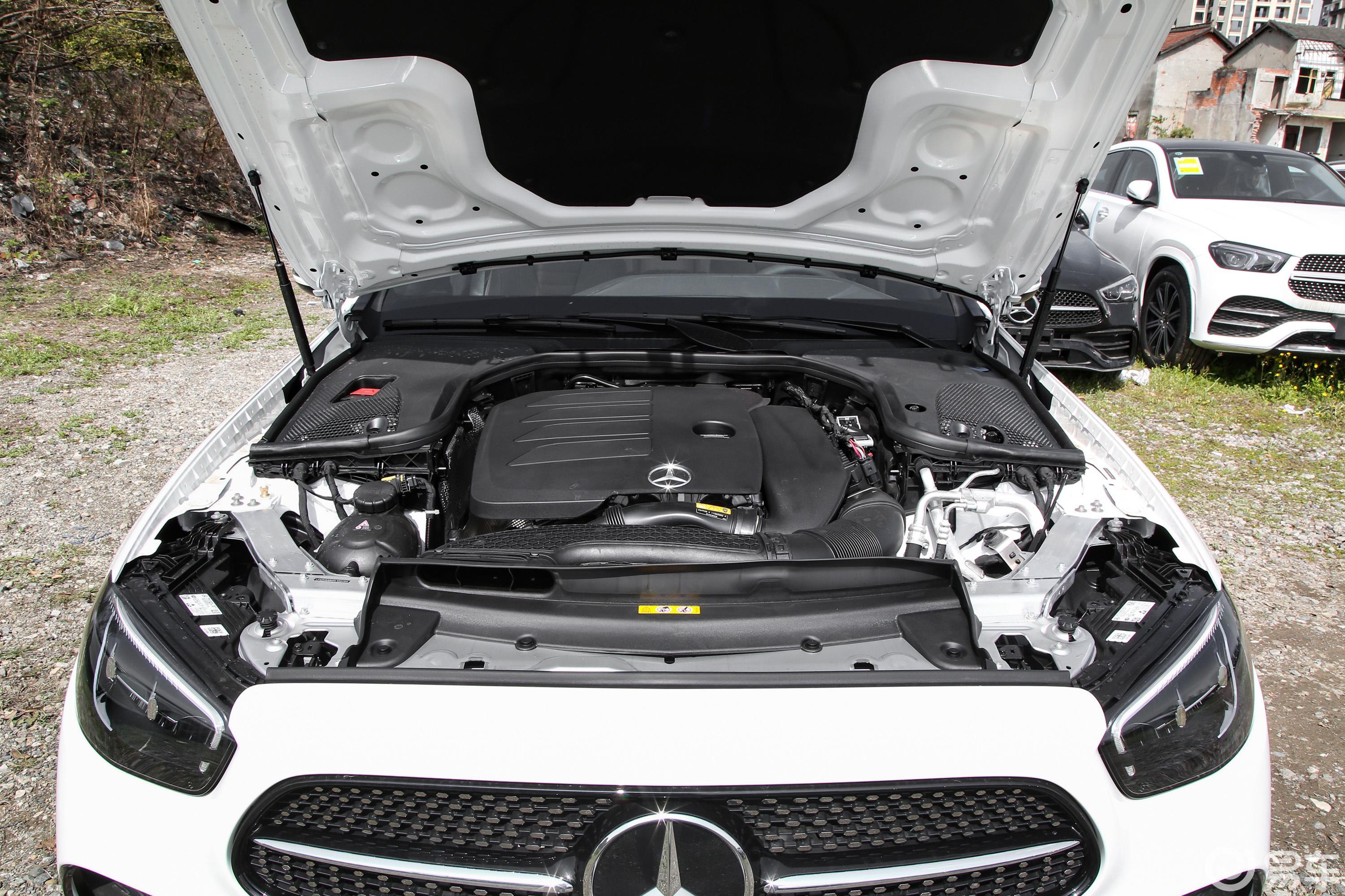 【奔驰E级改款 E 260 L 运动型发动机舱整体图片-汽车图片大全】-易车