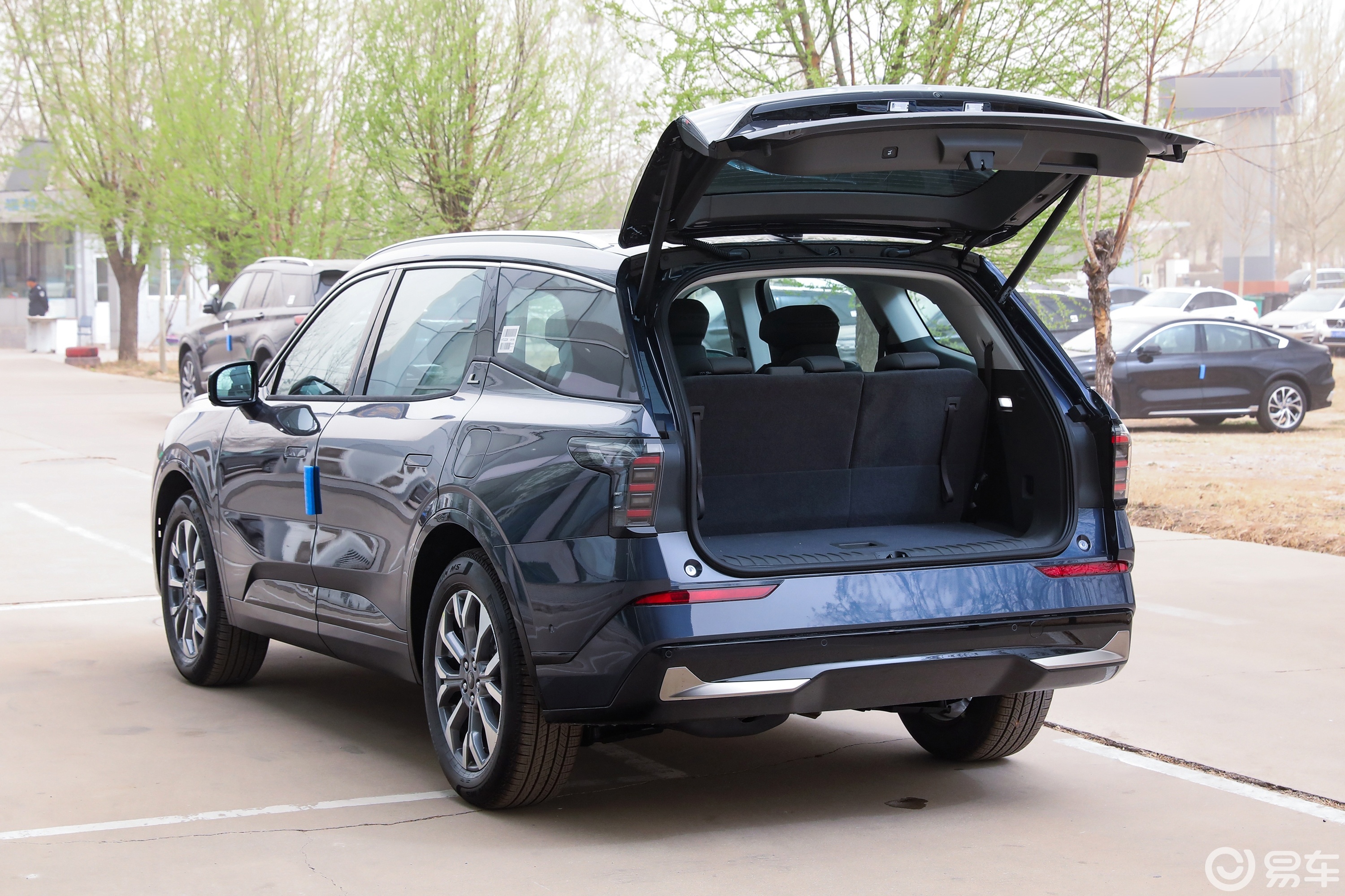 【锐界锐界L 2.0T 四驱至尊型 7座后备厢开启45度侧拍图片-汽车图片大全】-易车