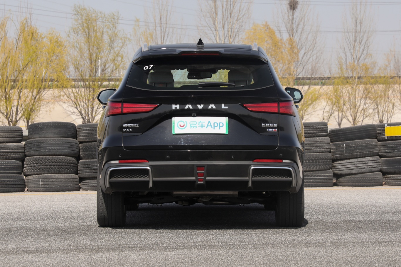 【哈弗枭龙MAX1.5L 105km 四驱智能旗舰版正后水平图片-汽车图片大全】-易车