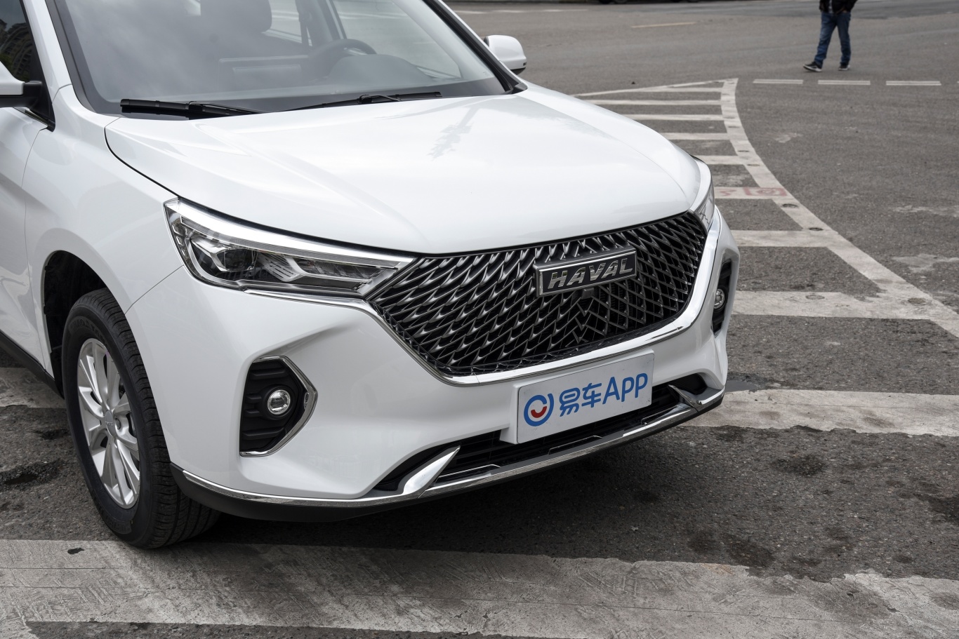 【哈弗M6PLUS 1.5T 双离合豪华智联型前格栅侧俯拍图片-汽车图片大全】-易车