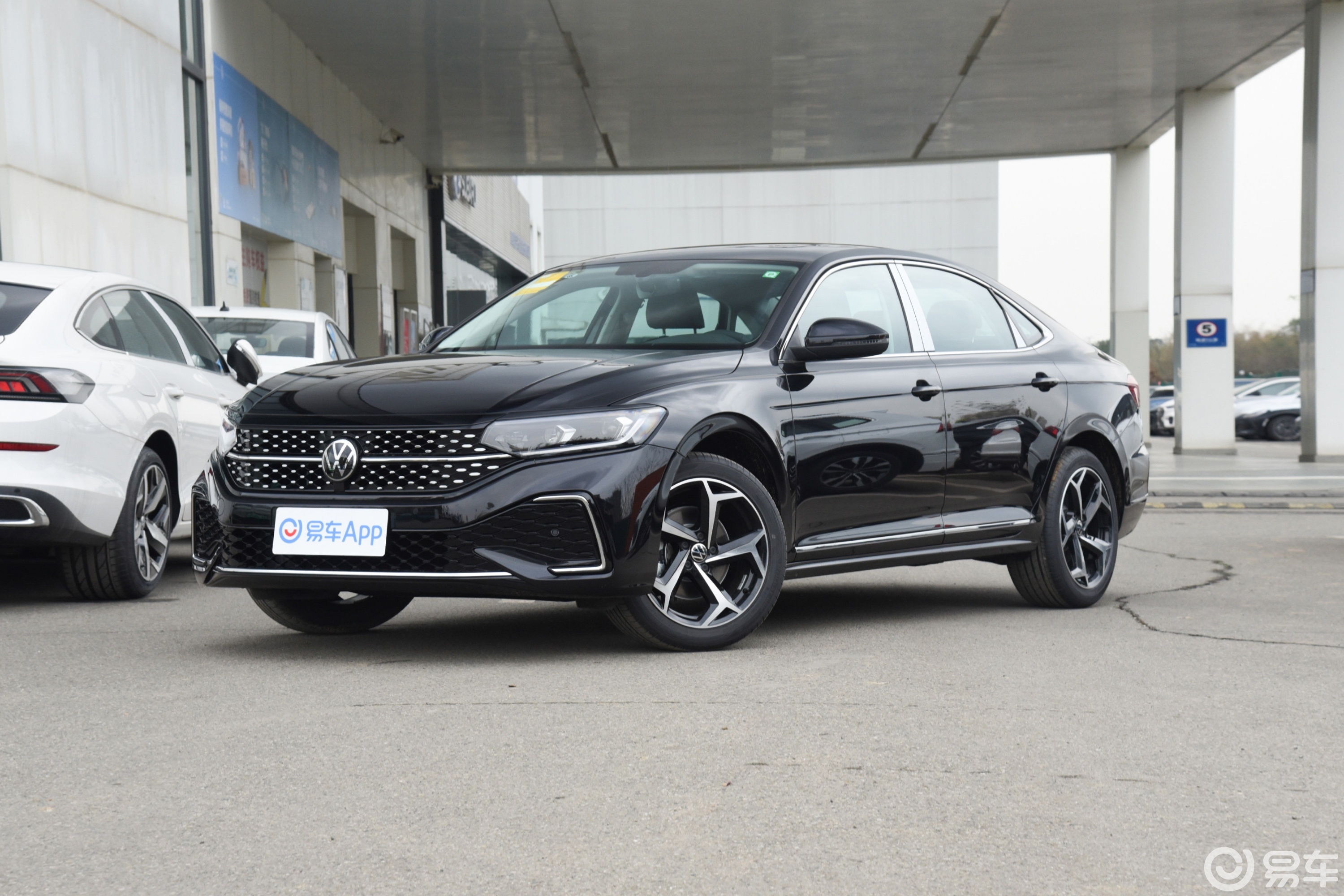 【帕萨特改款 330TSI 星空精英版侧前45度车头向左水平图片-汽车图片大全】-易车