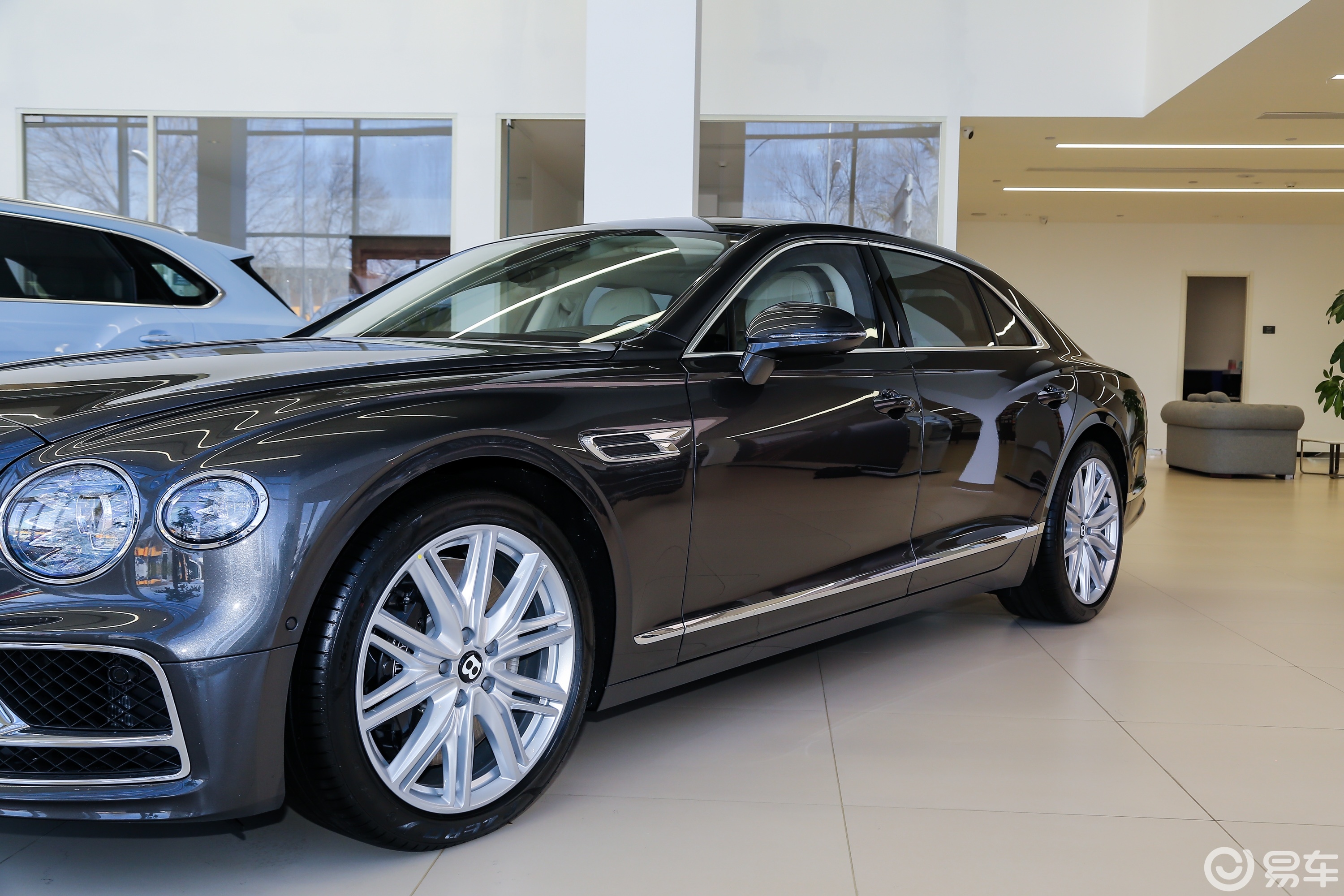 【飞驰4.0T V8 标准版外观细节图片-汽车图片大全】-易车