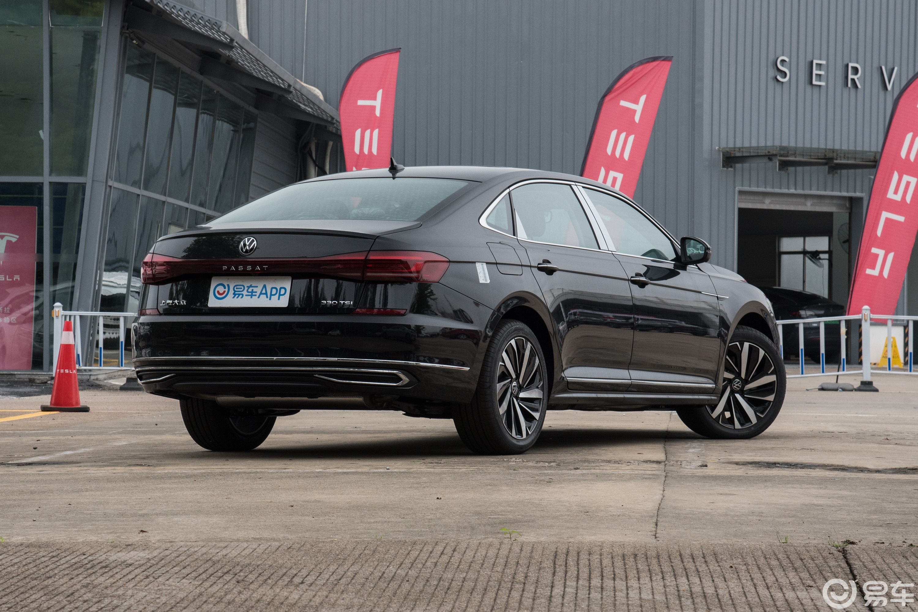【帕萨特改款 330TSI 豪华版侧后45度车头向右水平图片-汽车图片大全】-易车